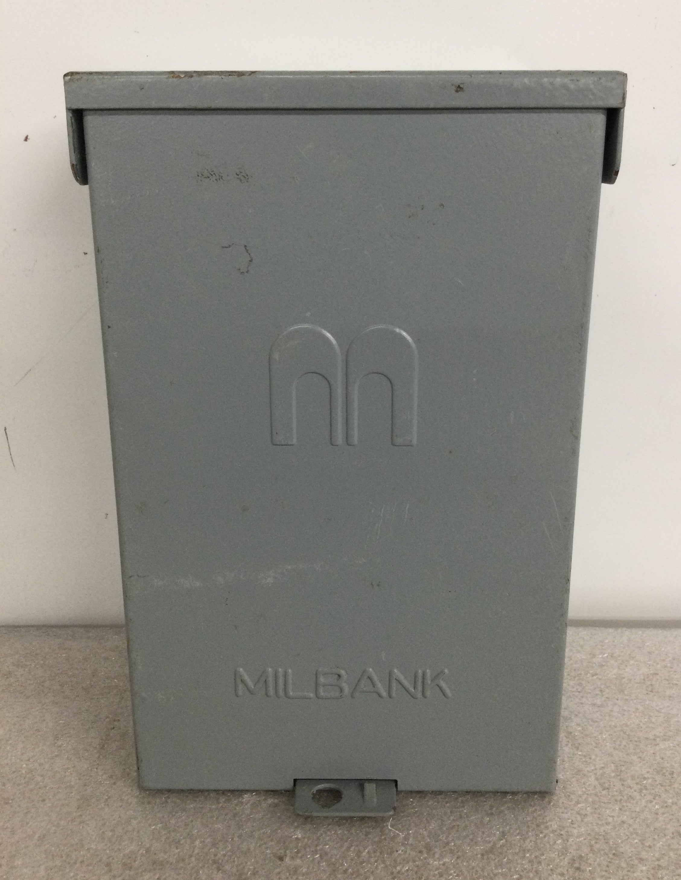 Milbank U3800 60 Amp 240V 1 Phase 2 Wire Type 3R Rainproof Enclosed Pu