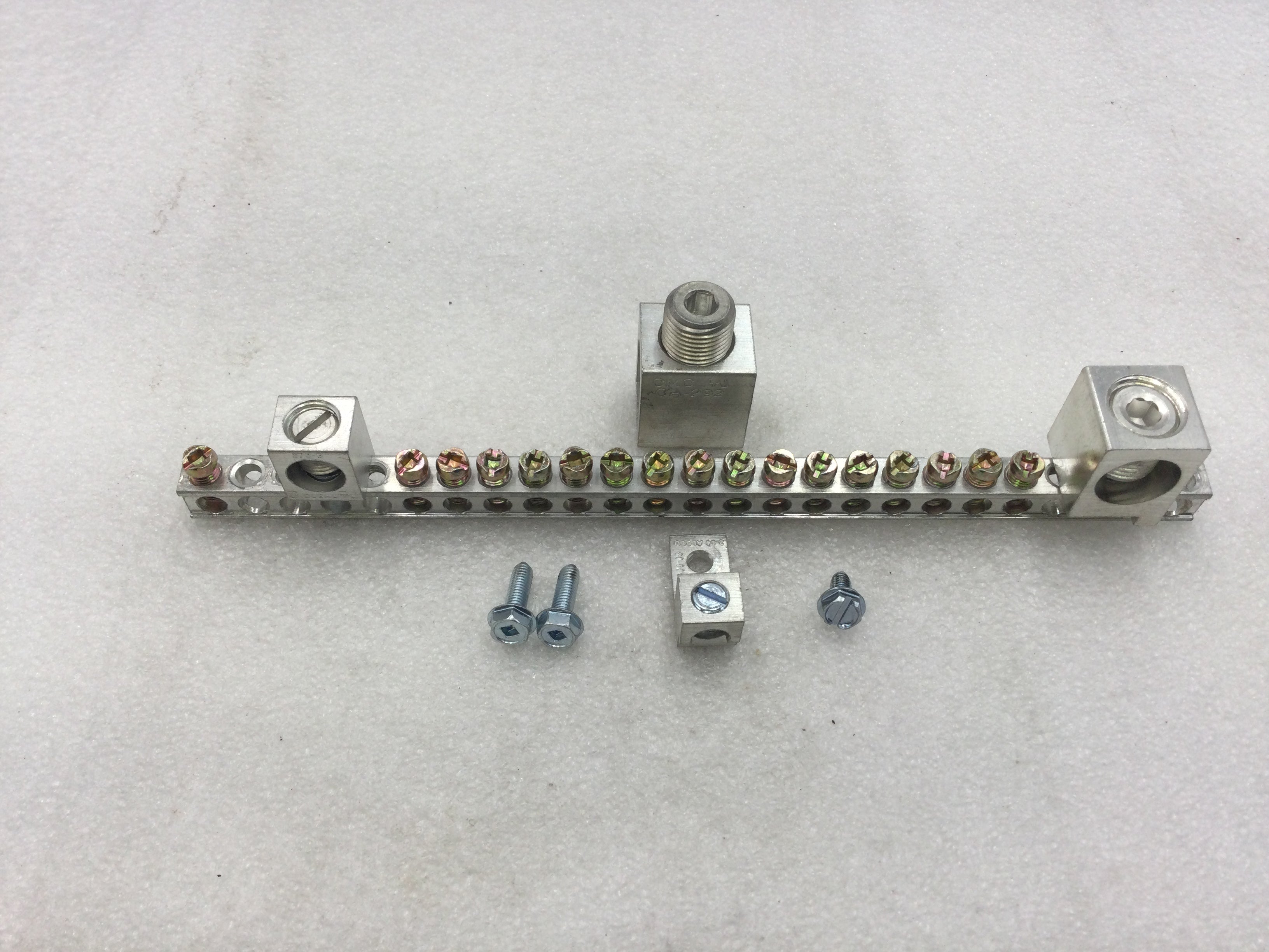 Eaton MB816P200BTS BR Meter Center Neutral/Ground Bar Kit with 17 Term