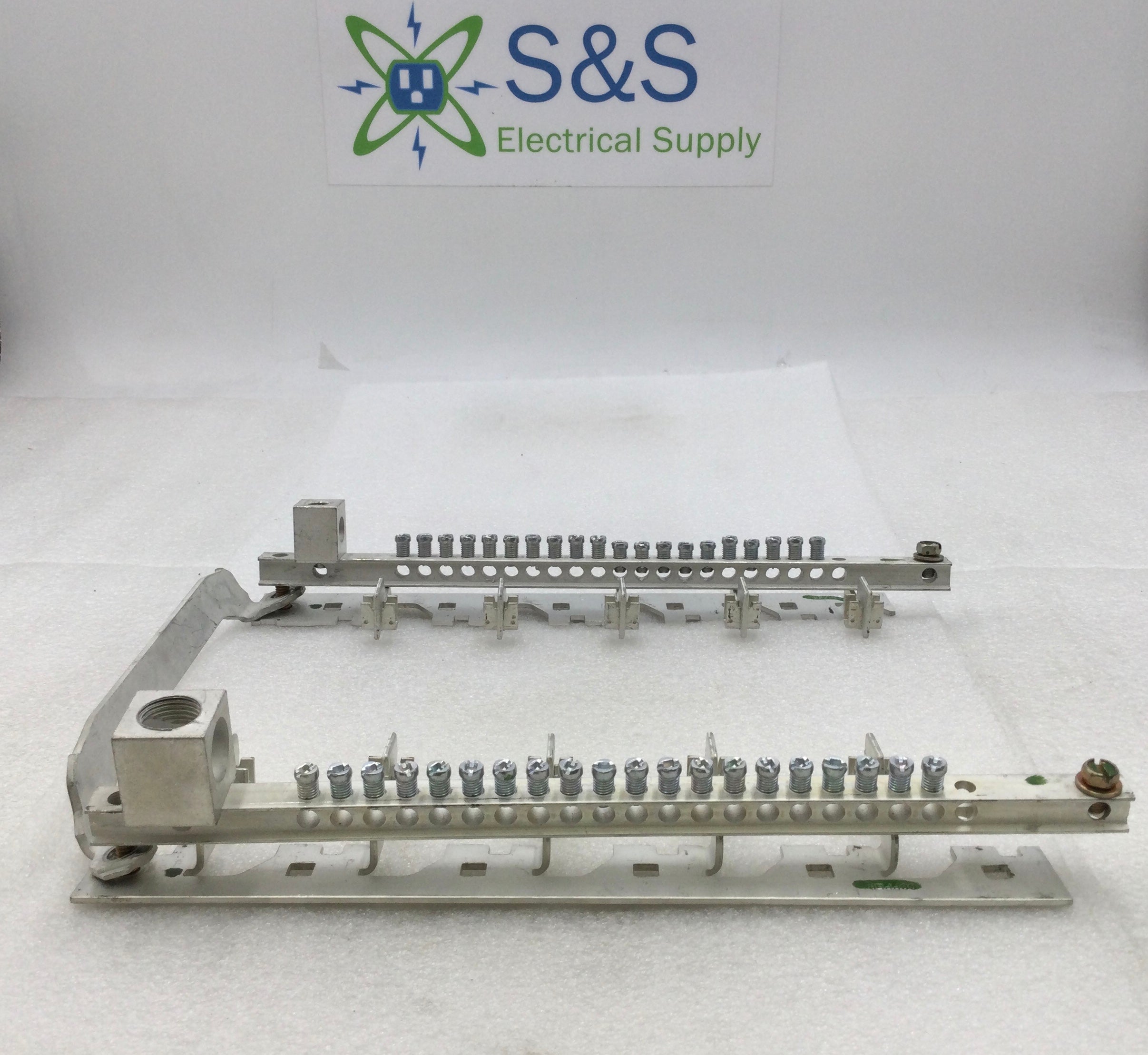 26 Position Neutral/Grounding Bar w/Metal Cross-Bar 12 1/2" x 10"
