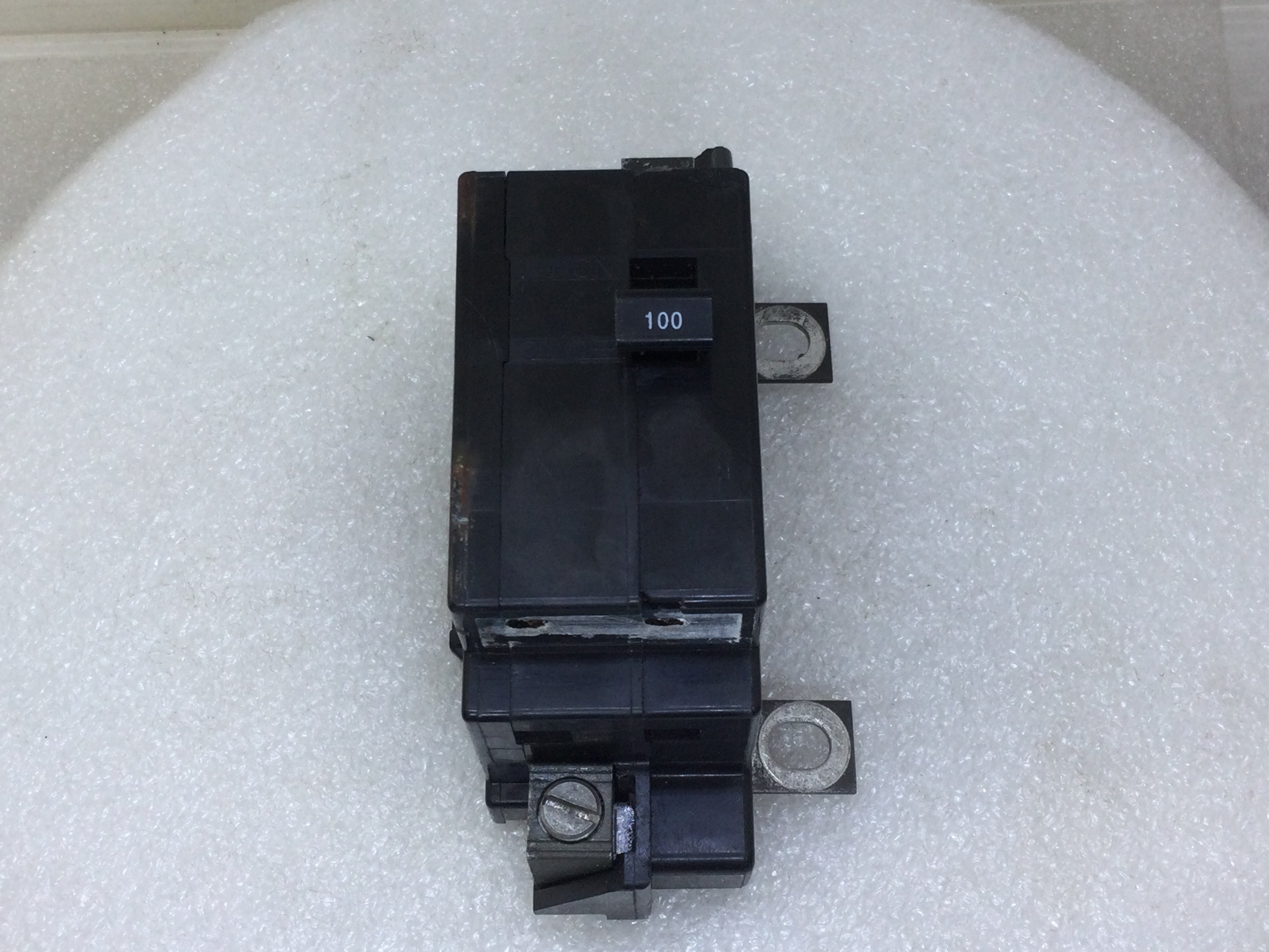 Square D QOM100VH 100 Amp 2 Pole 120/240V 22kA Circuit Breaker - Cosme