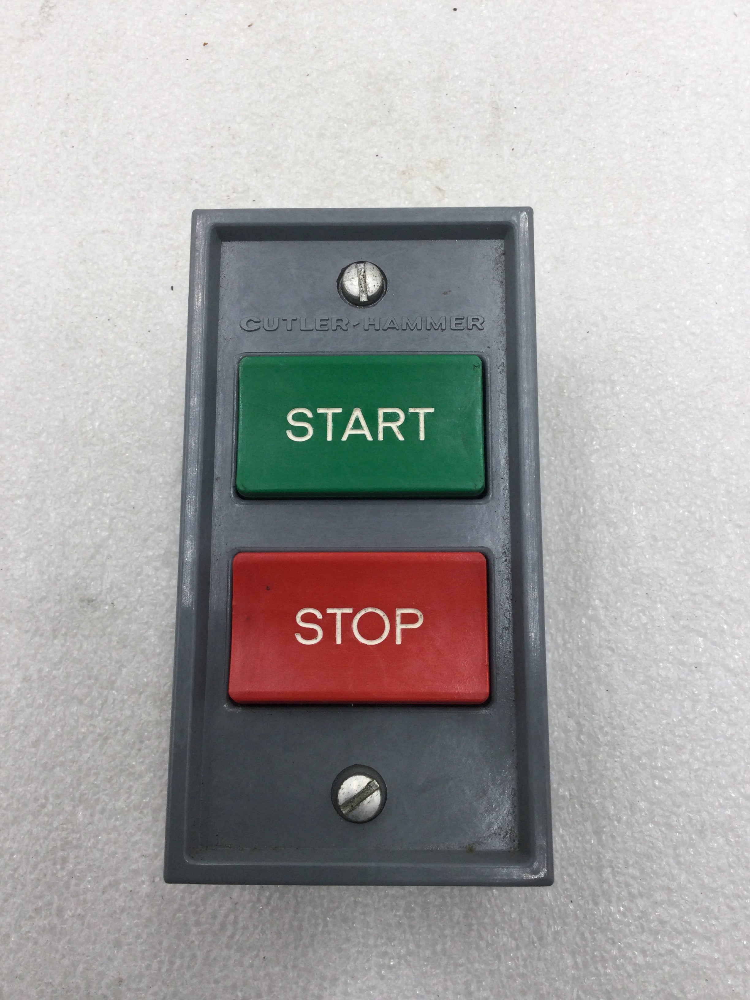 Cutler-Hammer 86-2588 Start/Stop Push Button Station 2 Element/Contact