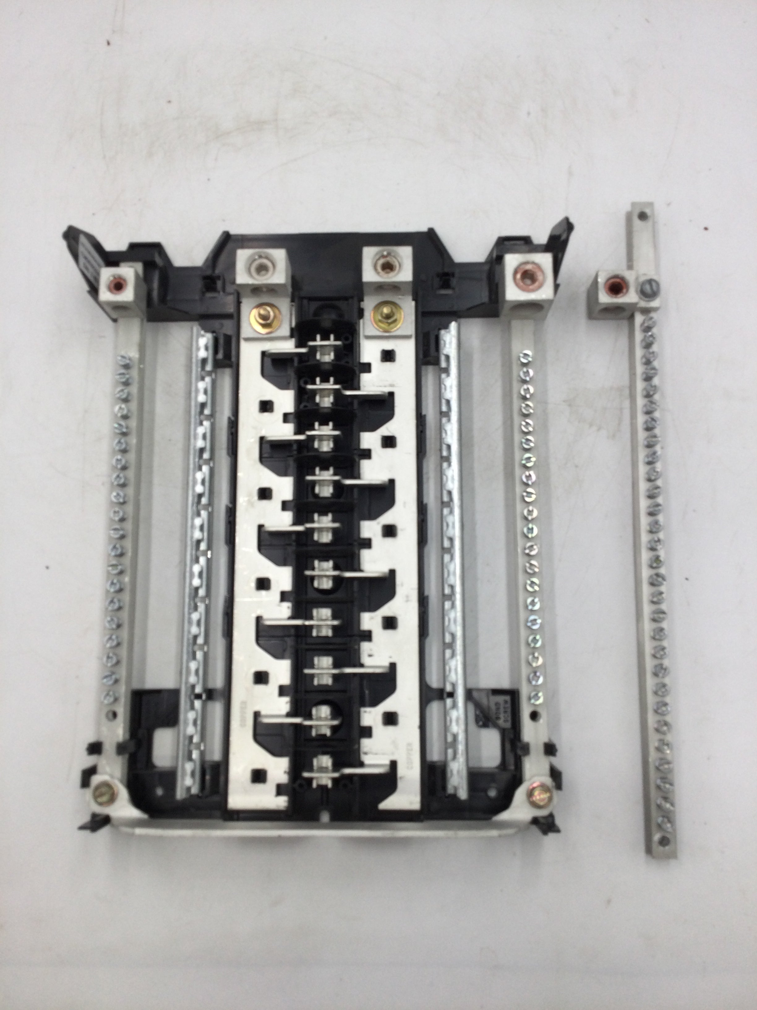 GE TLM2020CCUGK 200 Amp 10 Space 120/240 VAC Load Center Guts Only 10"