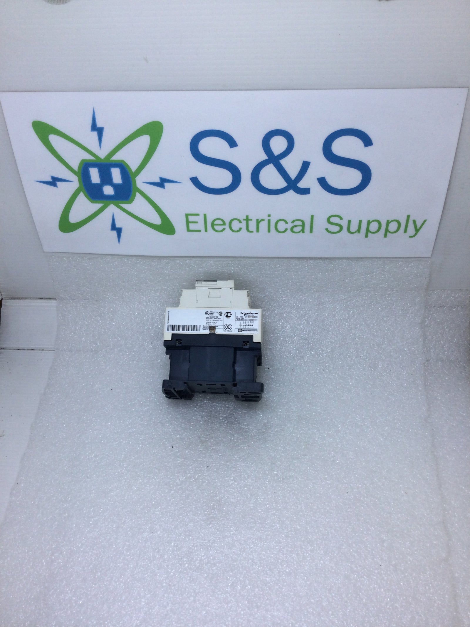 Schneider Electric CAD32 Control Relay 230v 50/60hz 5 Pole 10 Amp DIN