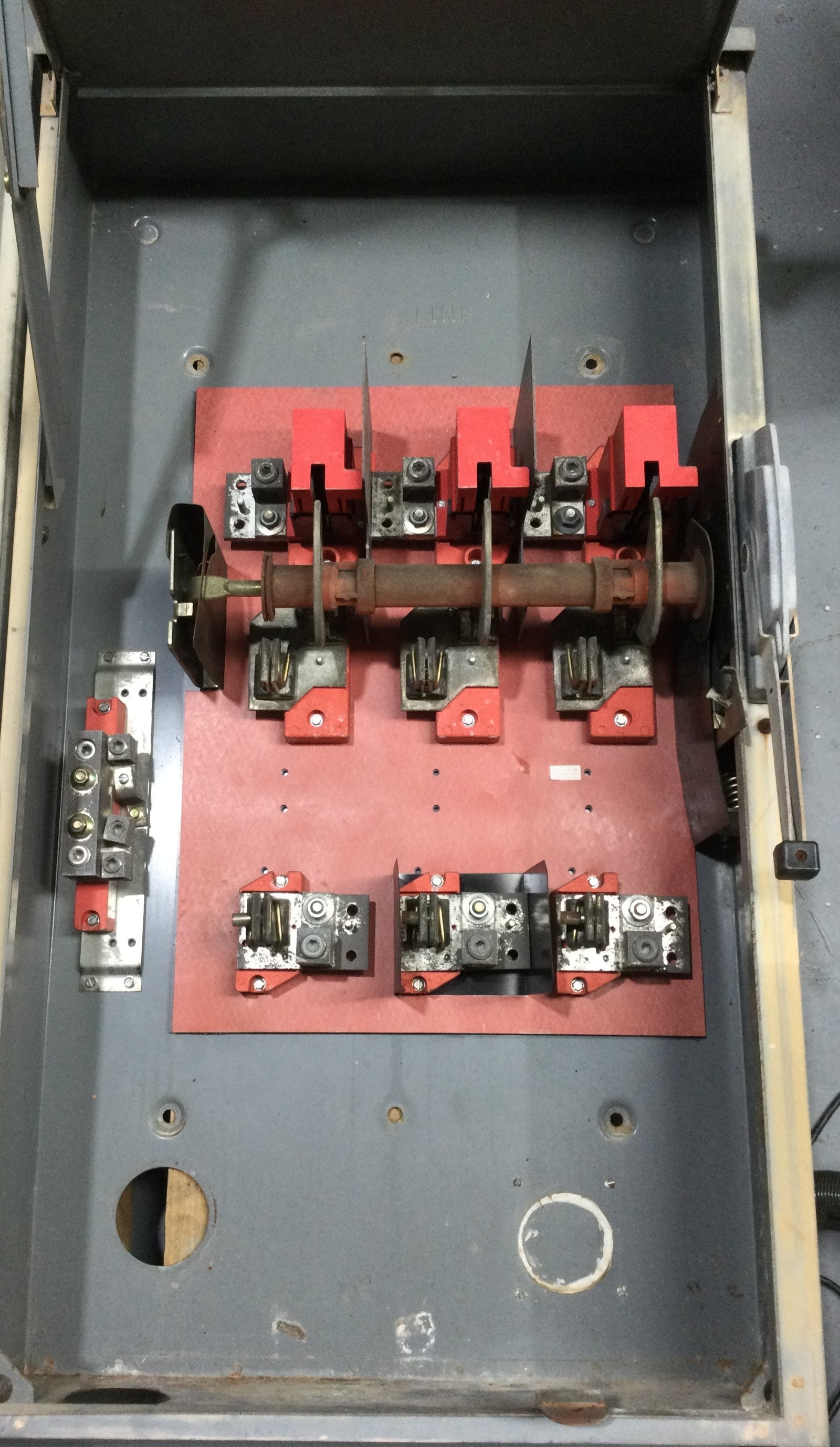 Square D H365NR -Safety switch, Fusible, 400A, 4 wire, 3 pole, 600v