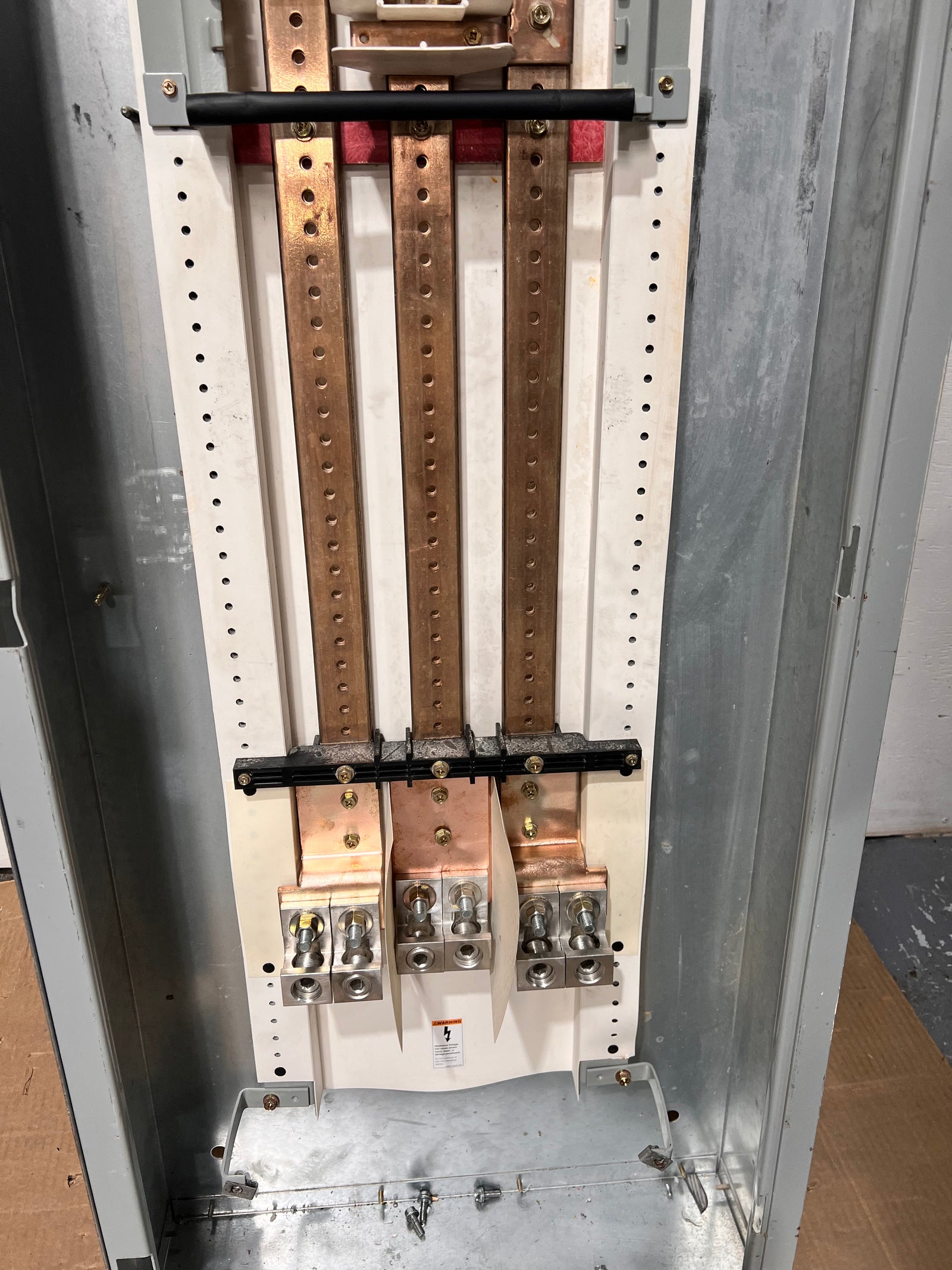 Cutler Hammer PRL3X 600 Amp 480y/277v 3 Ph 4 Wire 36 Space Full Enclos