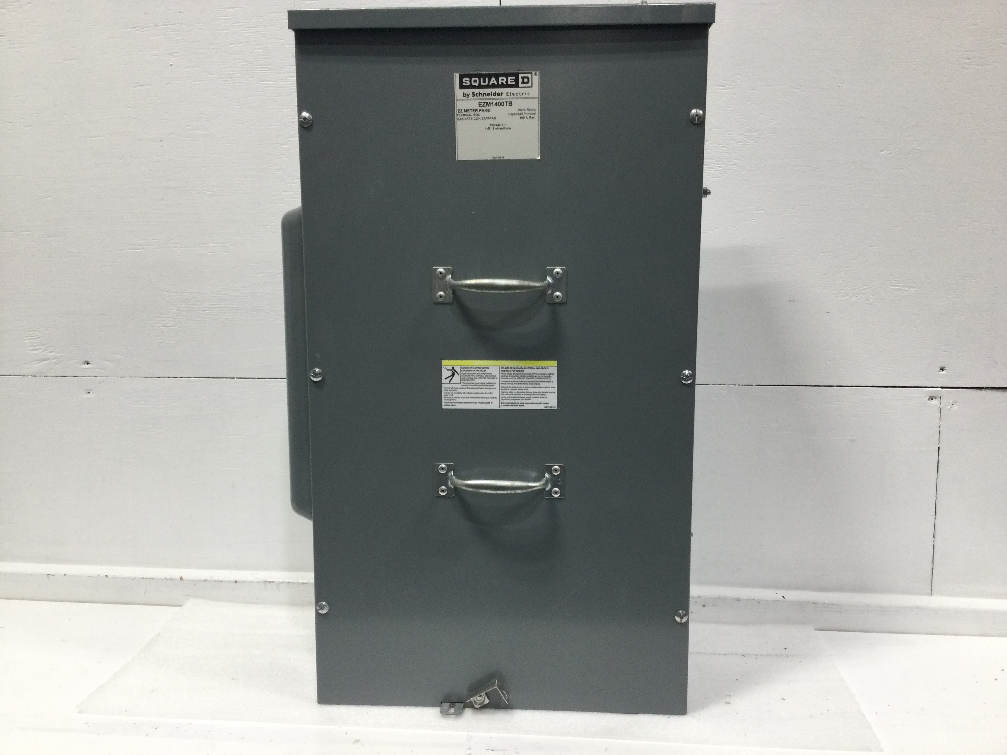 Square D EZM1400TB 400 Amp 120/240 Volt 1 Phase 3 Wire Panel Box