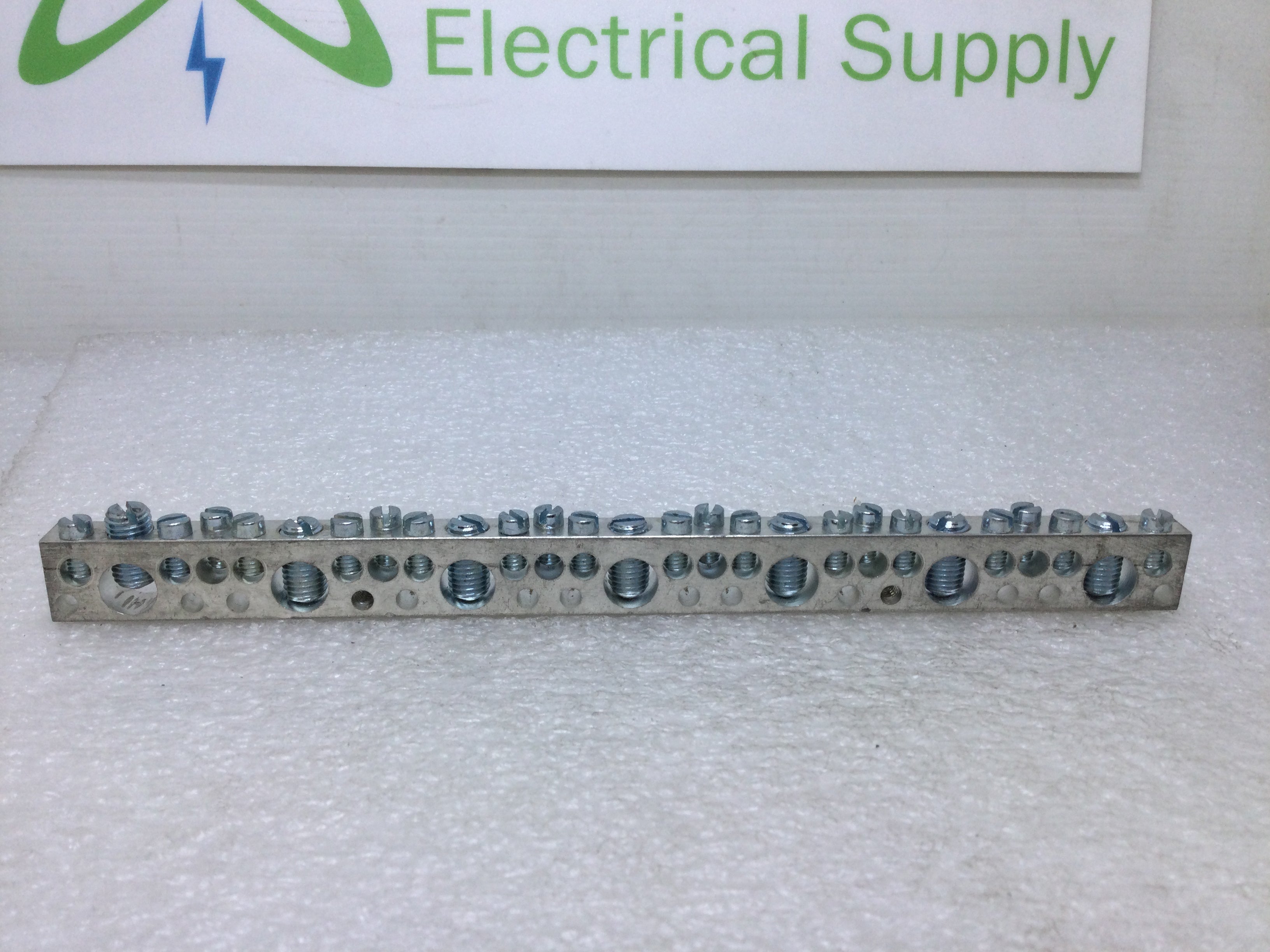 27 Position 4-14 AWG Grounding Bar w/Slotted Holes 8 1/8"
