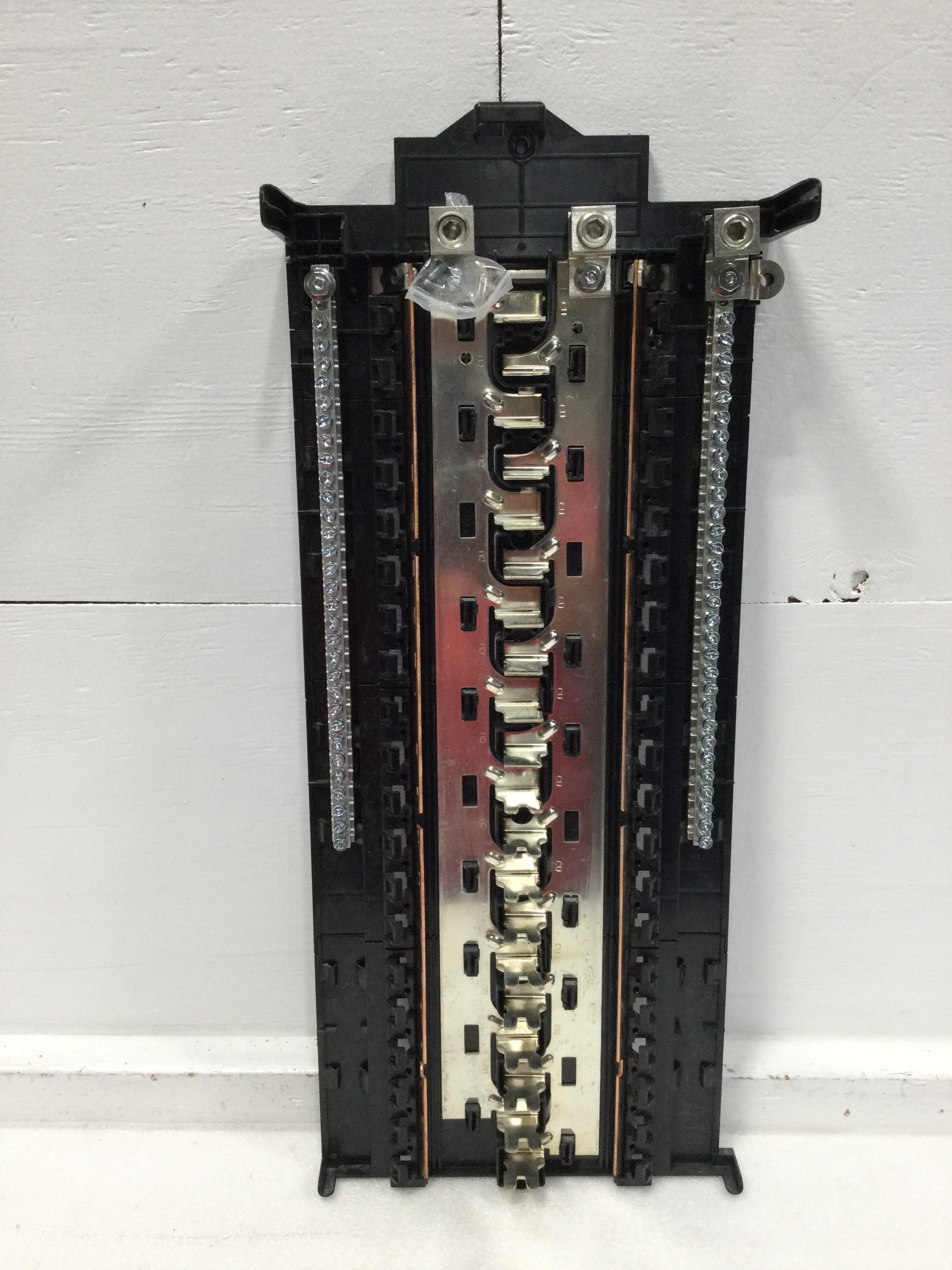 Siemens PN3048B1200 200 Amp 40 Spaces 240V MLO Load Center Guts Only 1