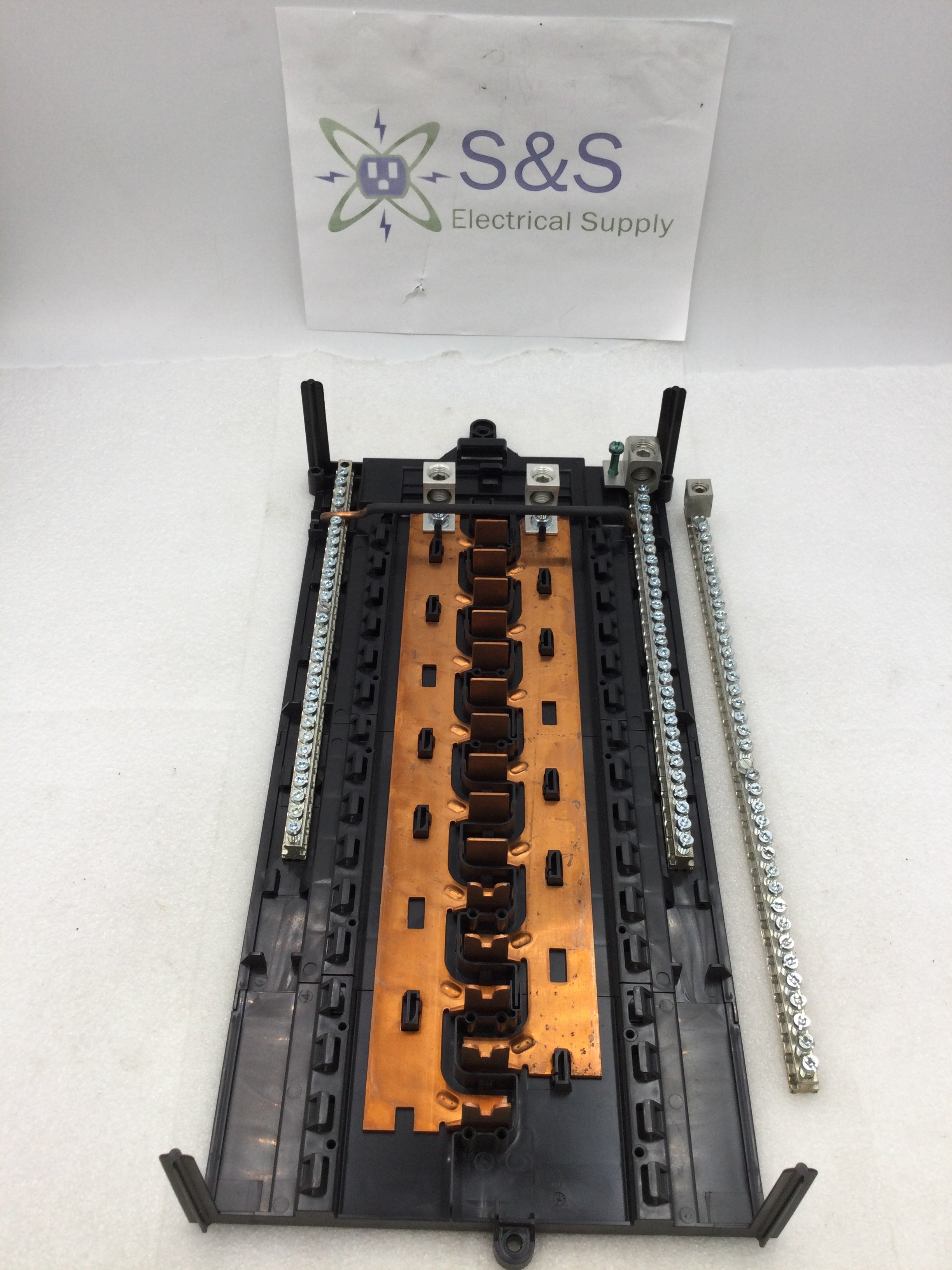 Siemens G3040L1200CU MLO 200 Amp, 1-Phase, 3-Wire load center panel Gu