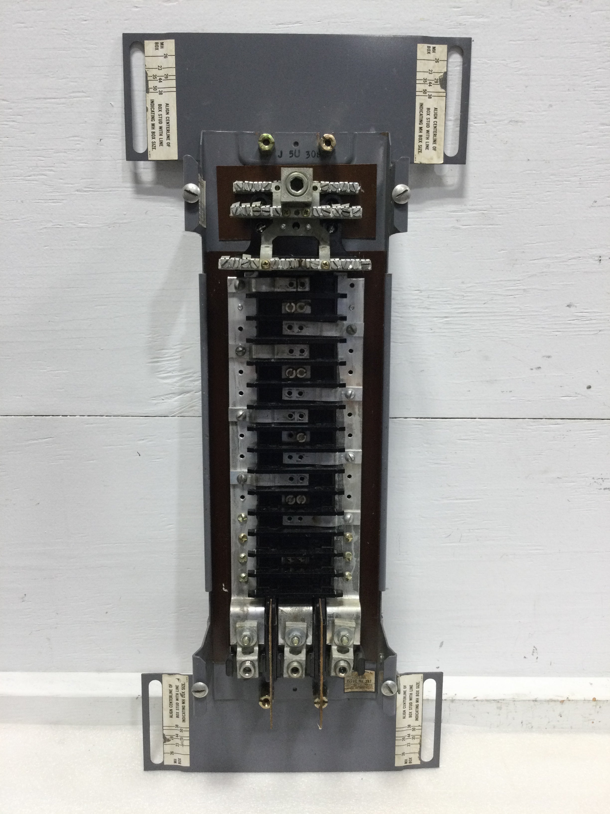Square D NQOB 100 amp 30 space panelboard guts with adjustable Box siz