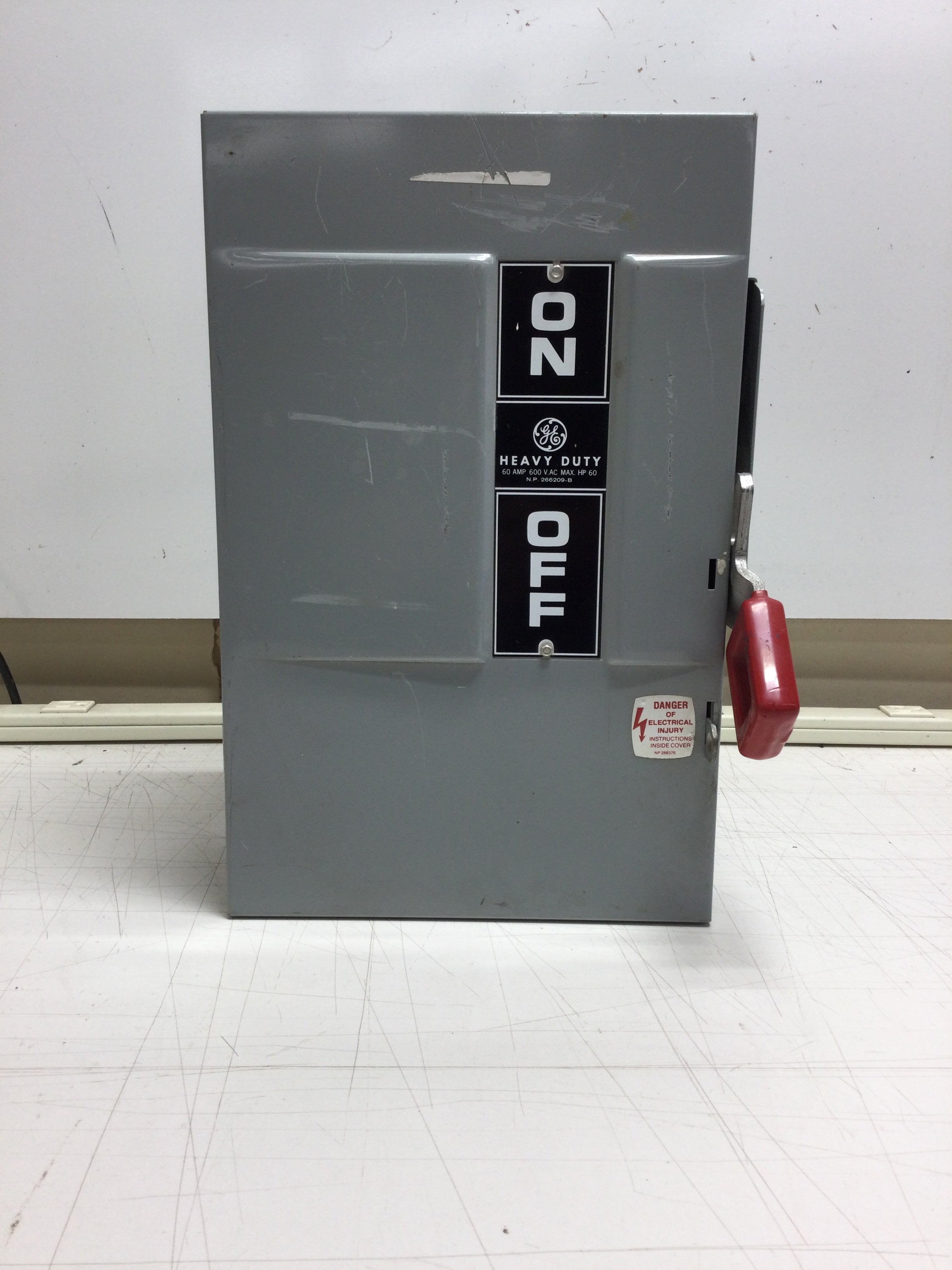 GE General Electric THN3362 60 Amp 600Vac 3 Pole Non Fused Nema 1 Safe