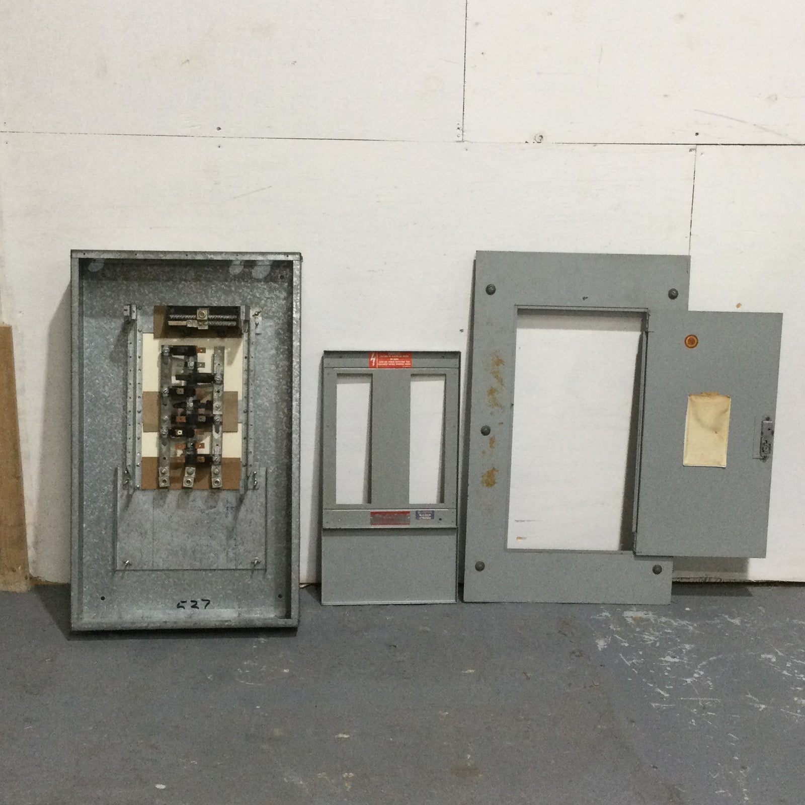 GE General Electric NHB 225 Amp 3 Phase 4 Wire 277/480V Panelboard Enc
