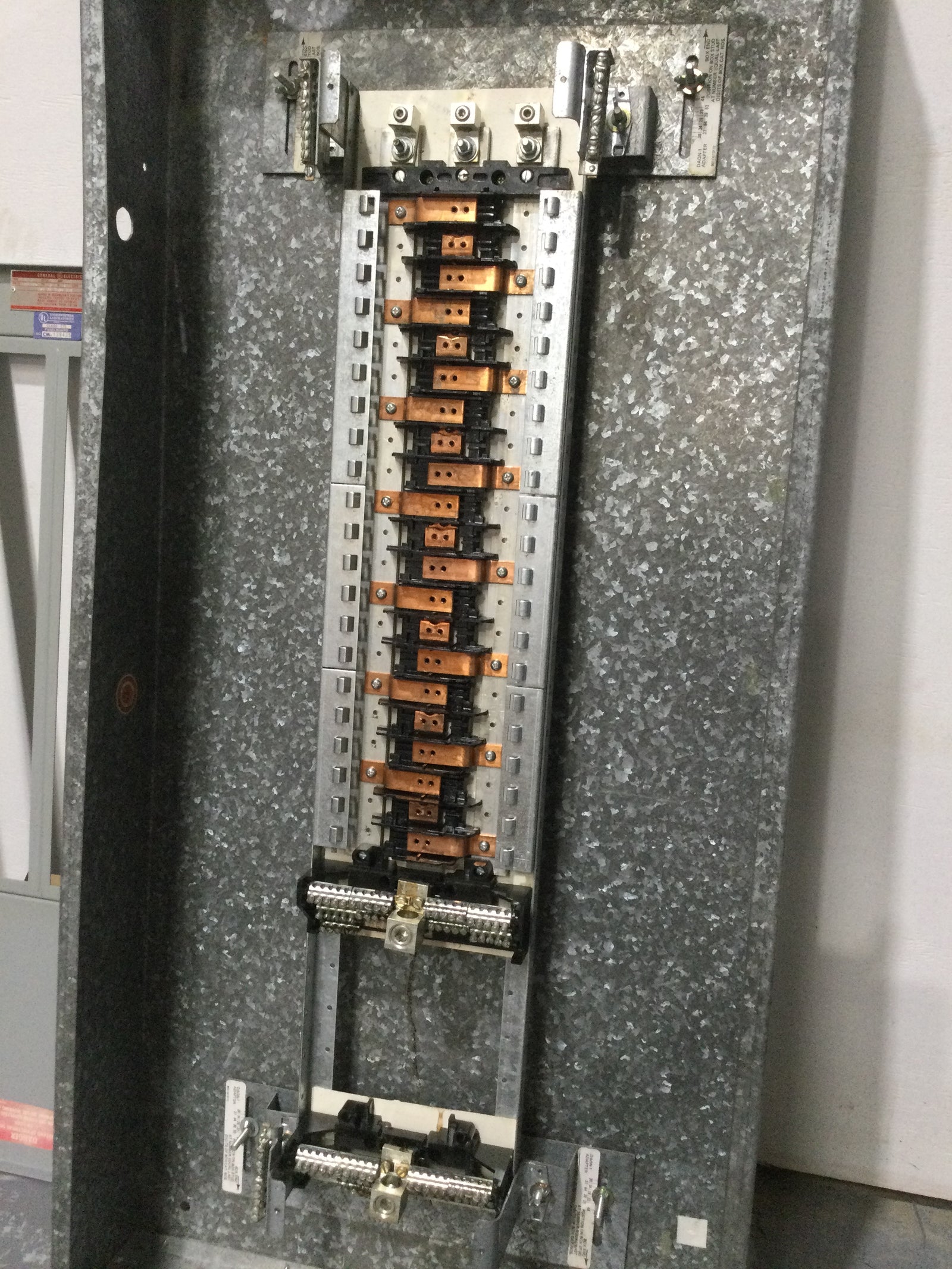 GE General Electric NLAB 100 Amp 3 Phase 4 Wire 120/208V Panelboard En