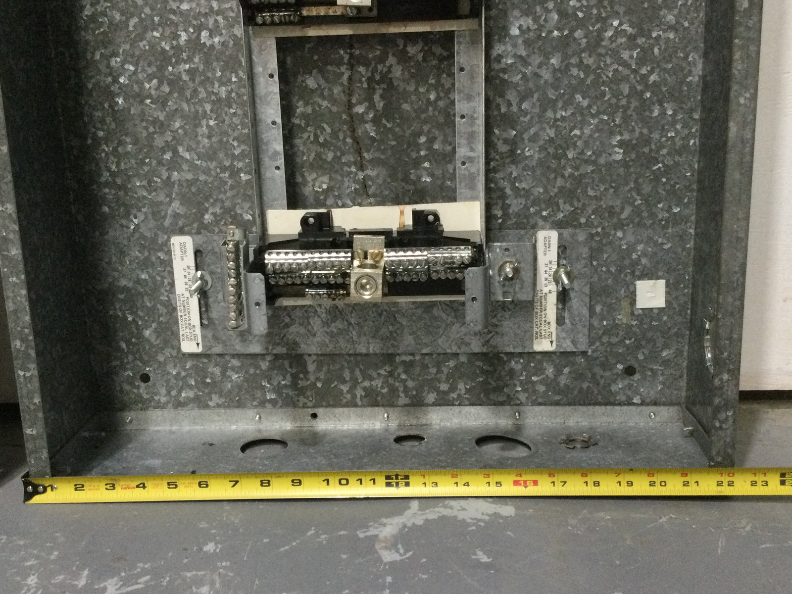 GE General Electric NLAB 100 Amp 3 Phase 4 Wire 120/208V Panelboard En