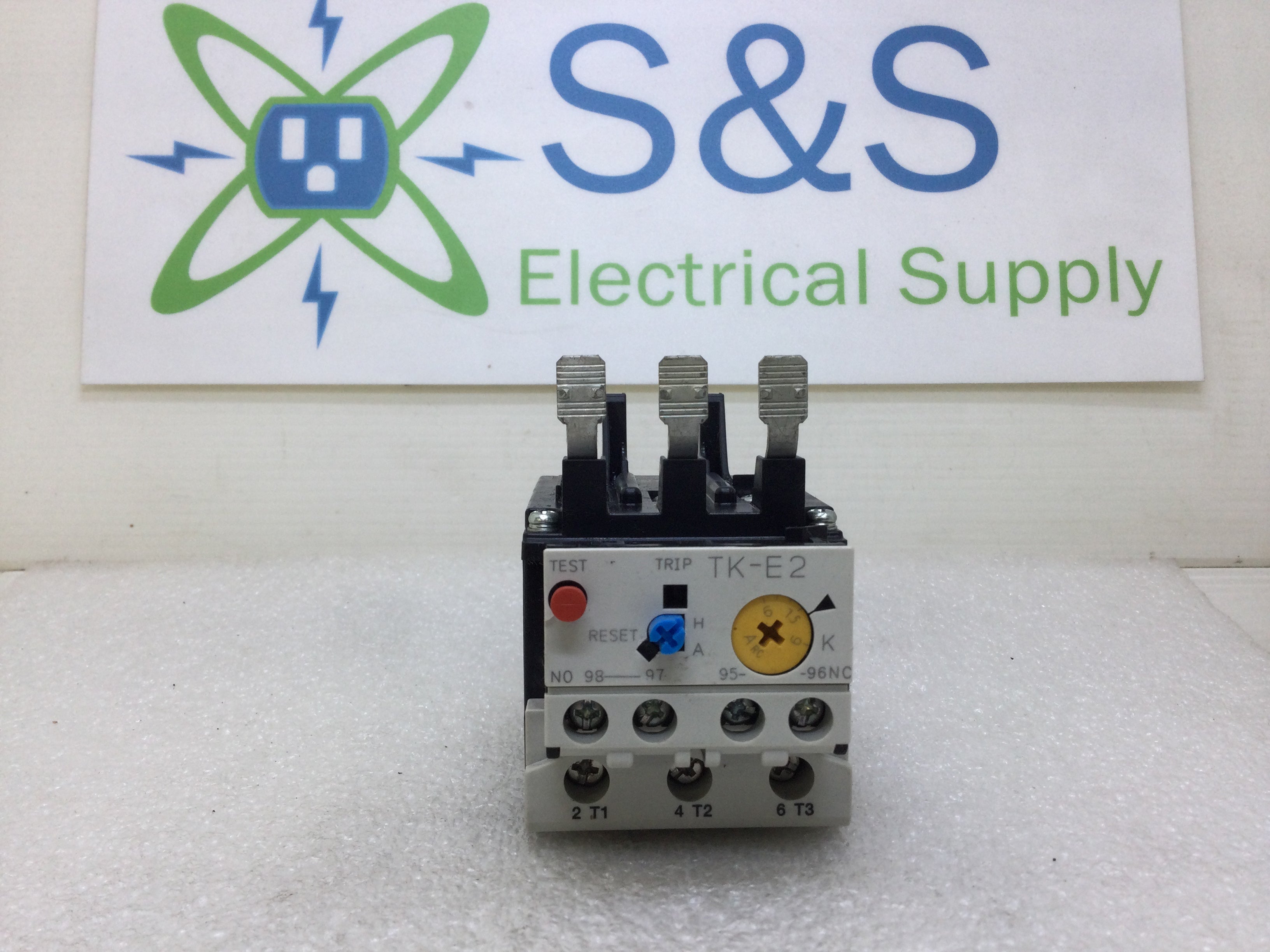 Fuji Electric TK-E2 Thermal Overload Relay 120-440 AC 6-9 Amp