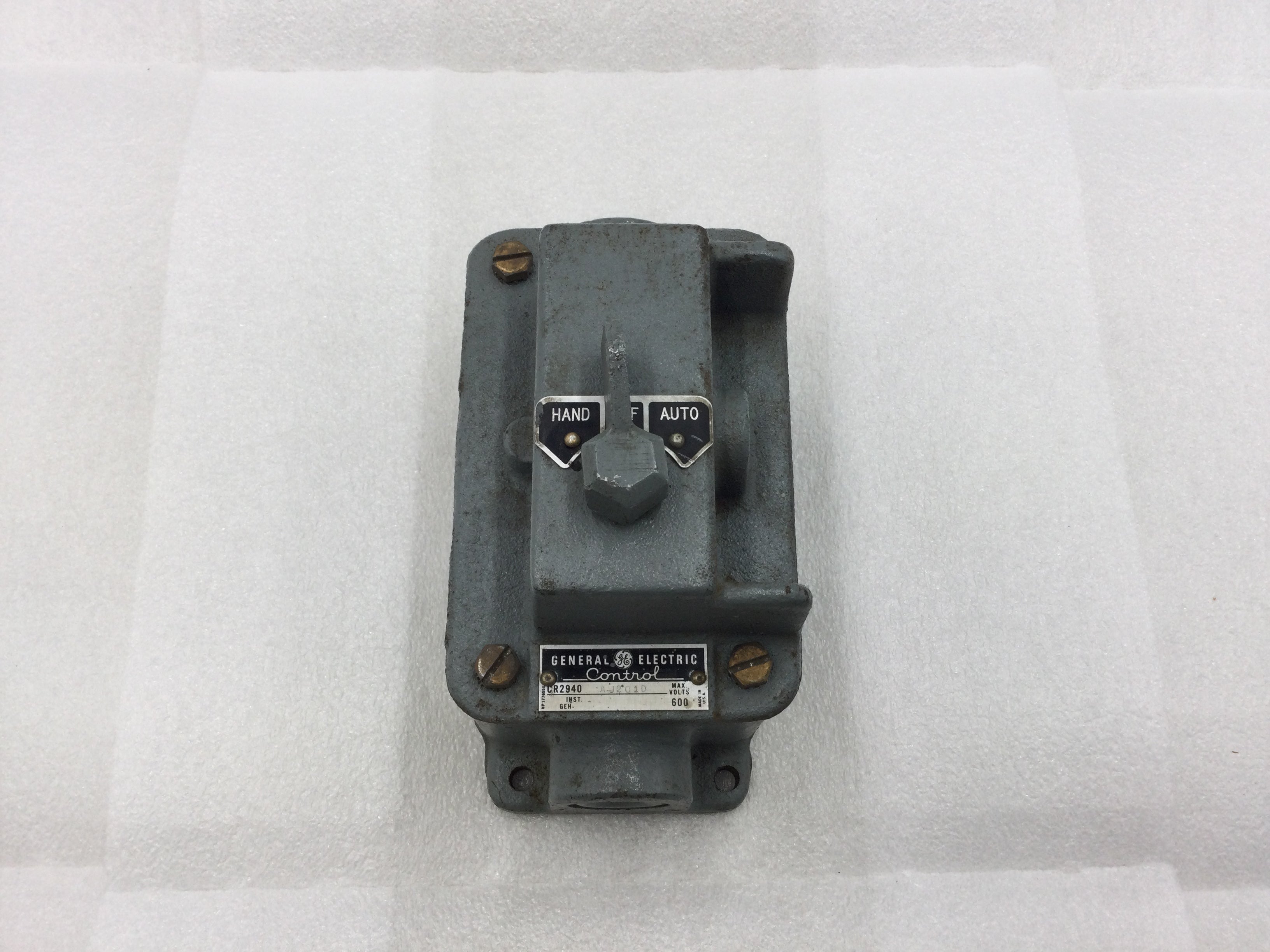 General Electric CR2940 600V Heavy Duty Push Button Selector Switch