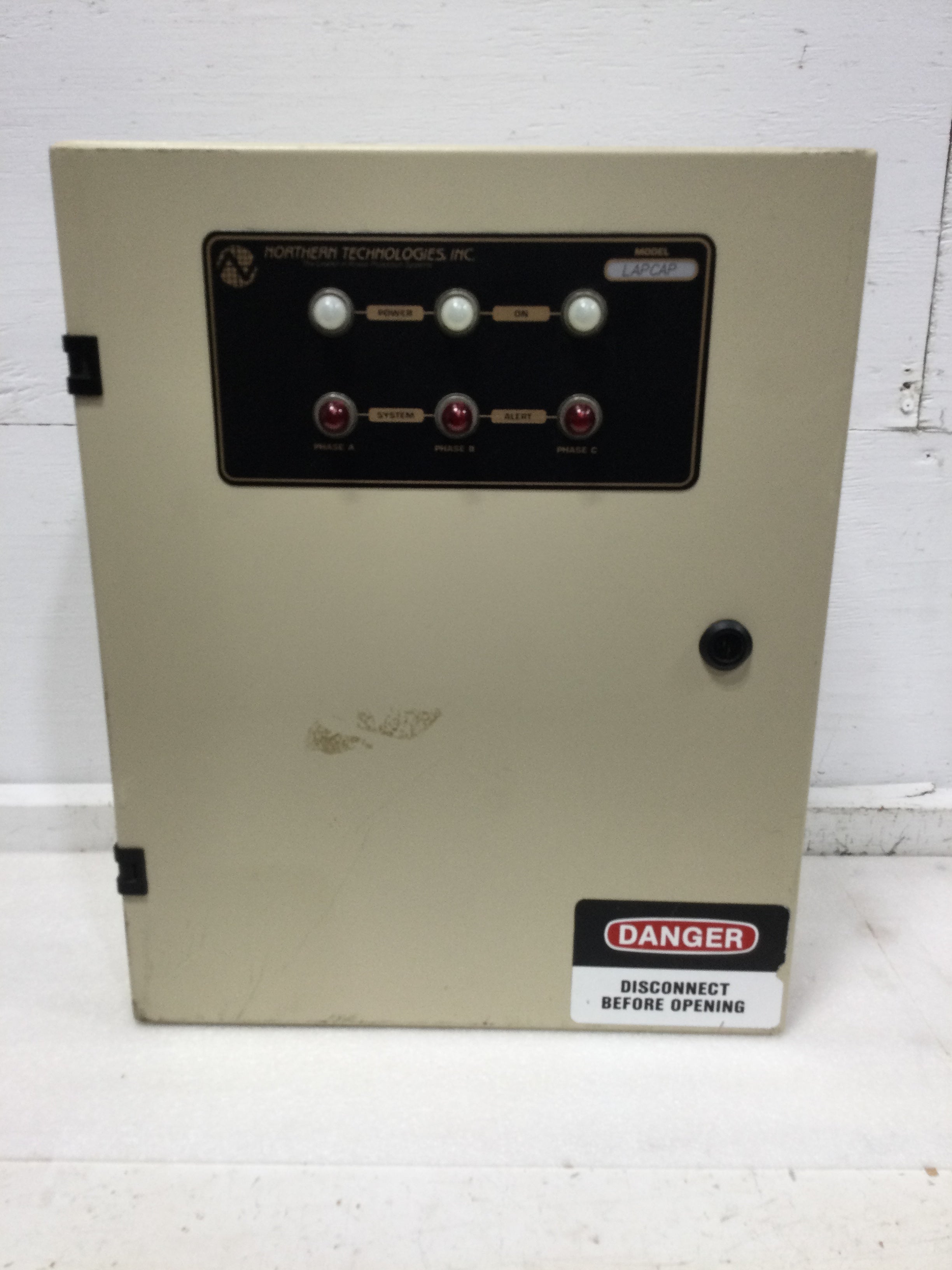 Northern Technologies LAP CAP Transient Voltage Surge Suppressor 208/1