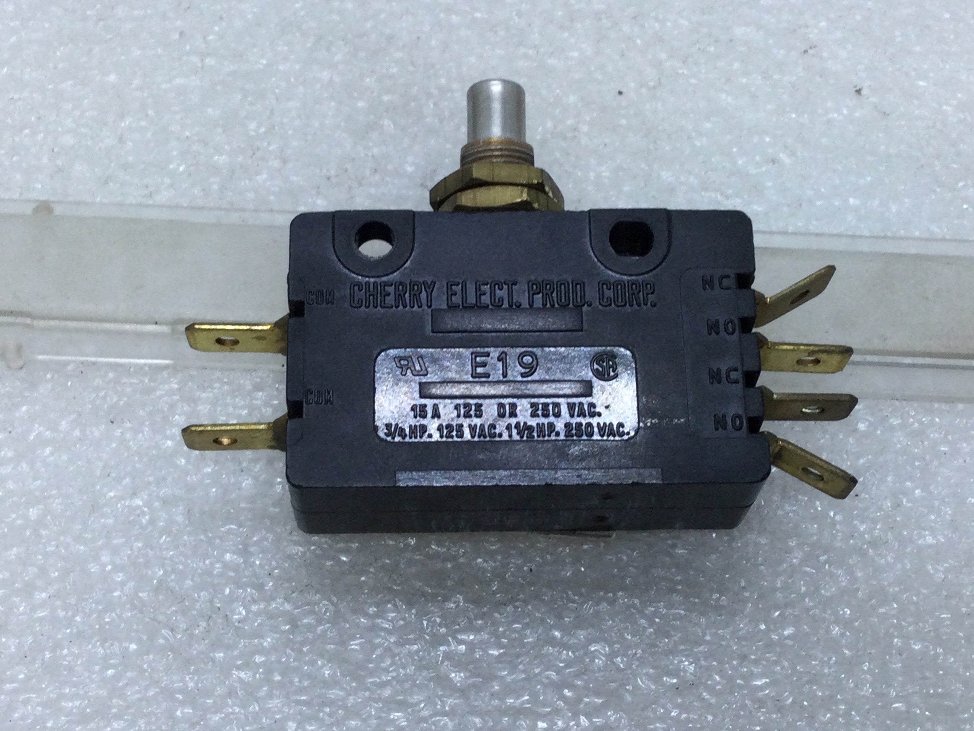 Cherry Electrical Products E19-00M Switch Snap Action DPDT 15 Amp 125-