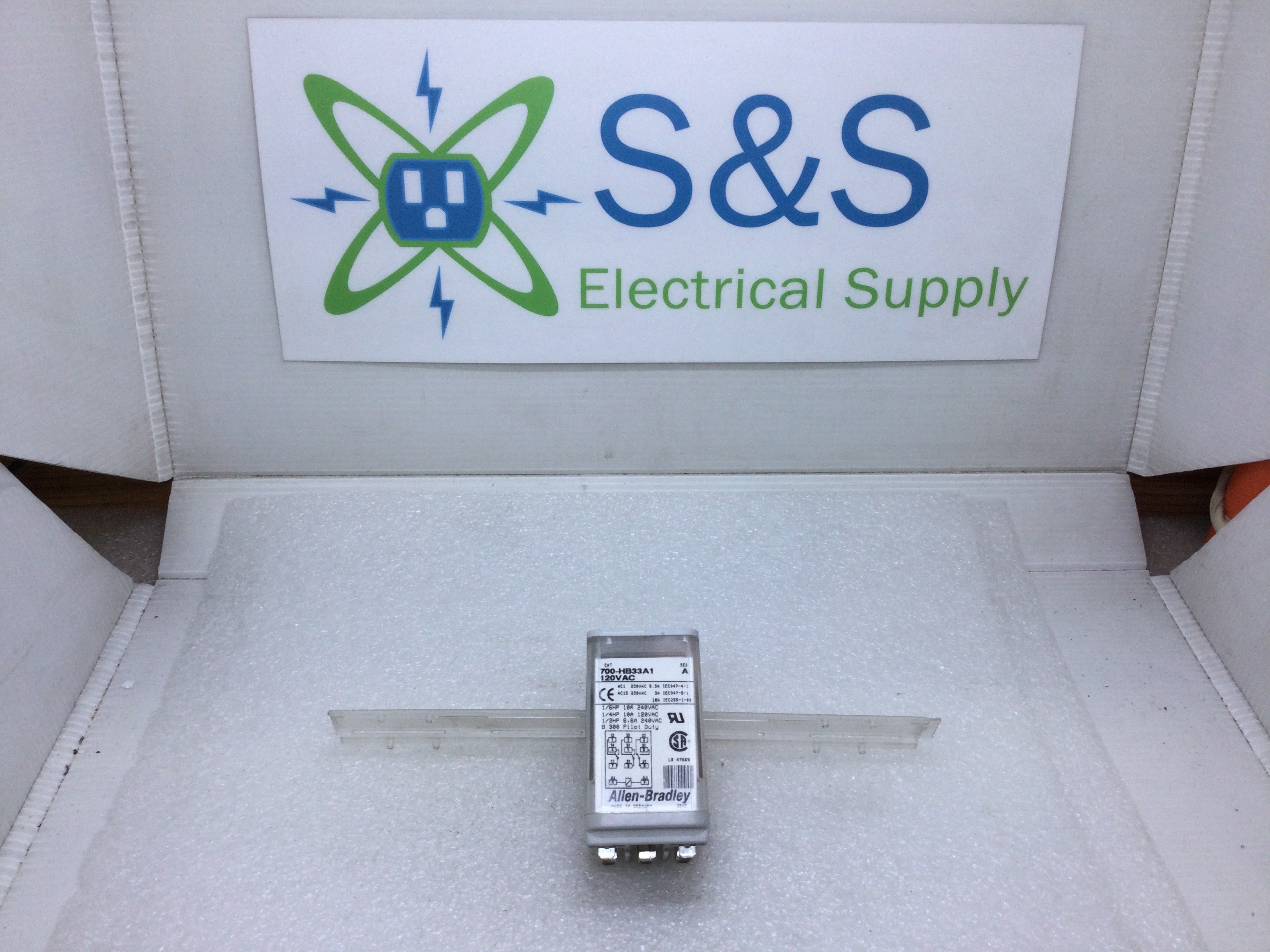 Allen-Bradley 700-HB33A1 Series A Control Relay 120V
