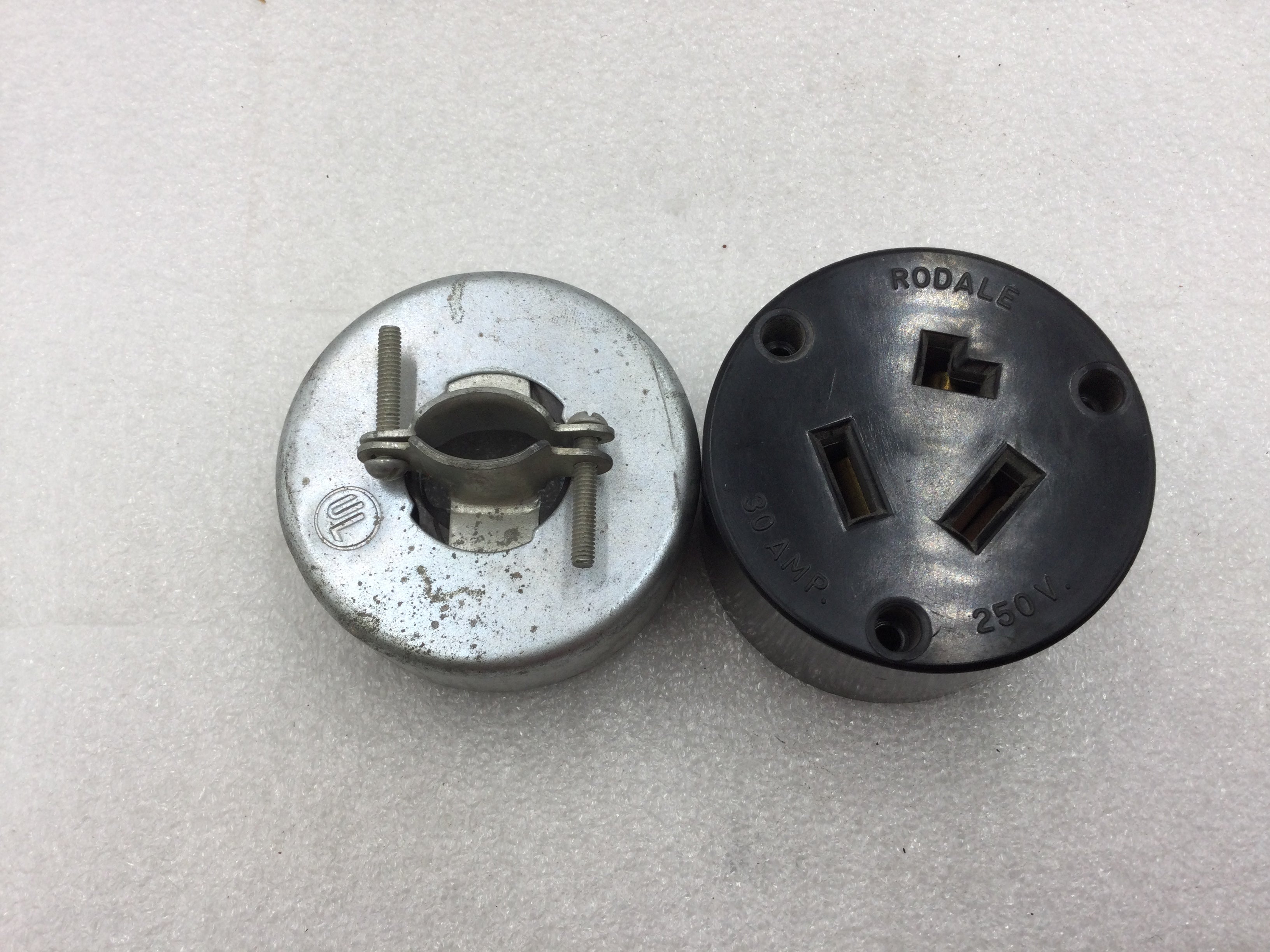 Rodale 30 Amp 250 VAC 3-Prong Female Plug