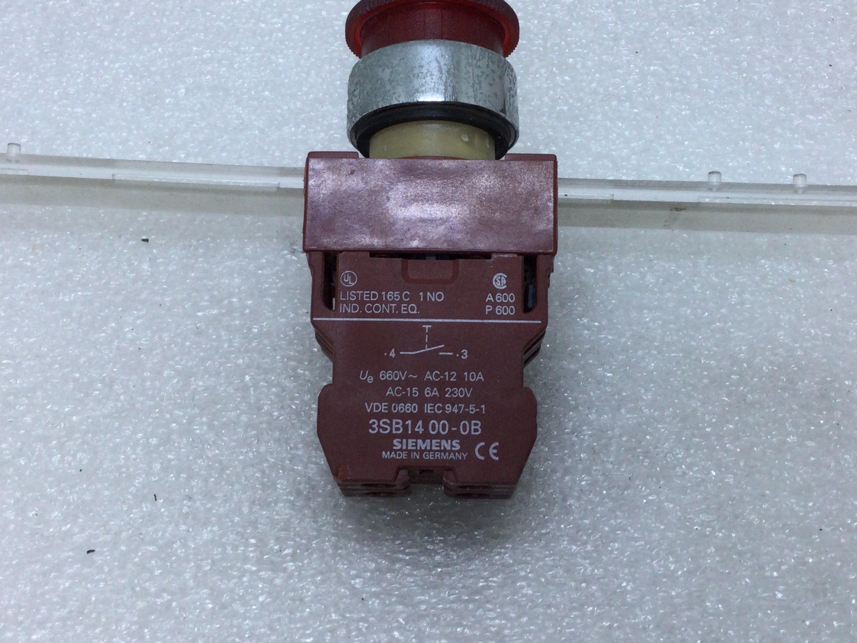 Siemens 3SB14 00-0B Red Stop Push Button Switch AC-15 6Amp 230V