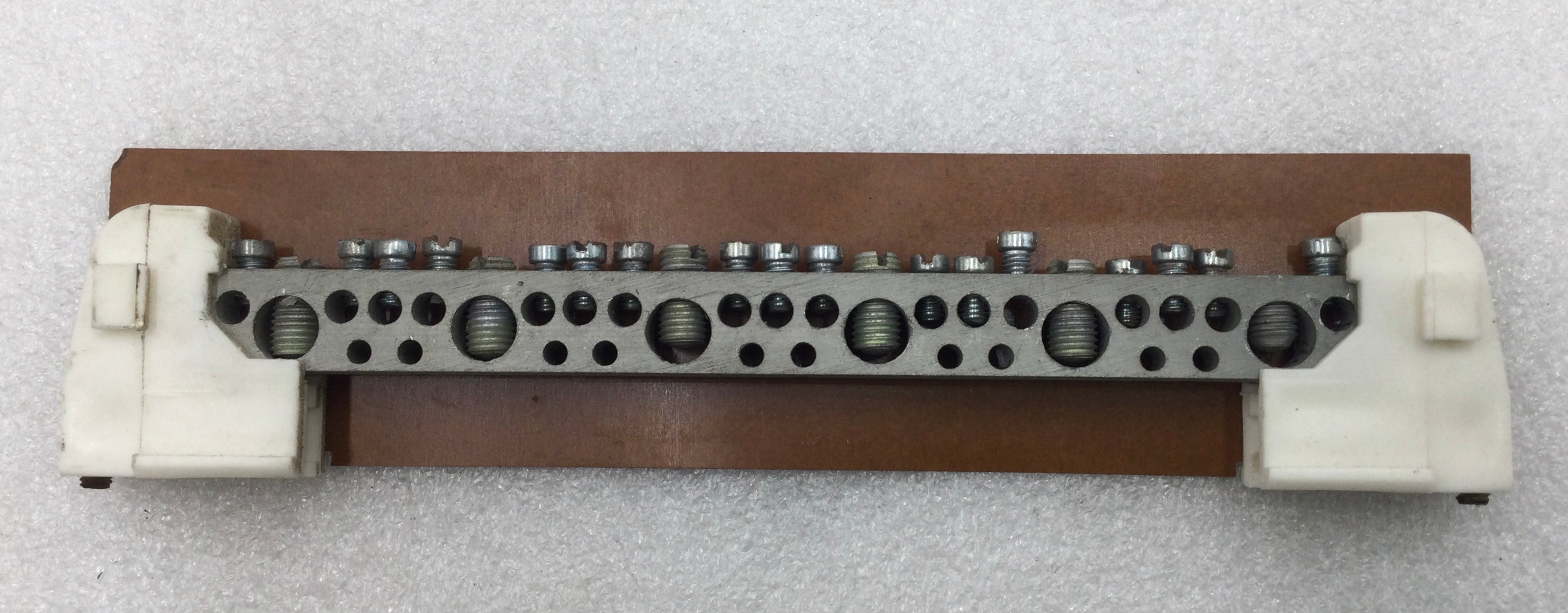 ITE 23 Position 6-14 AWG Neutral/Isolated Grounding Bar 8 3/8" x 1 1/2