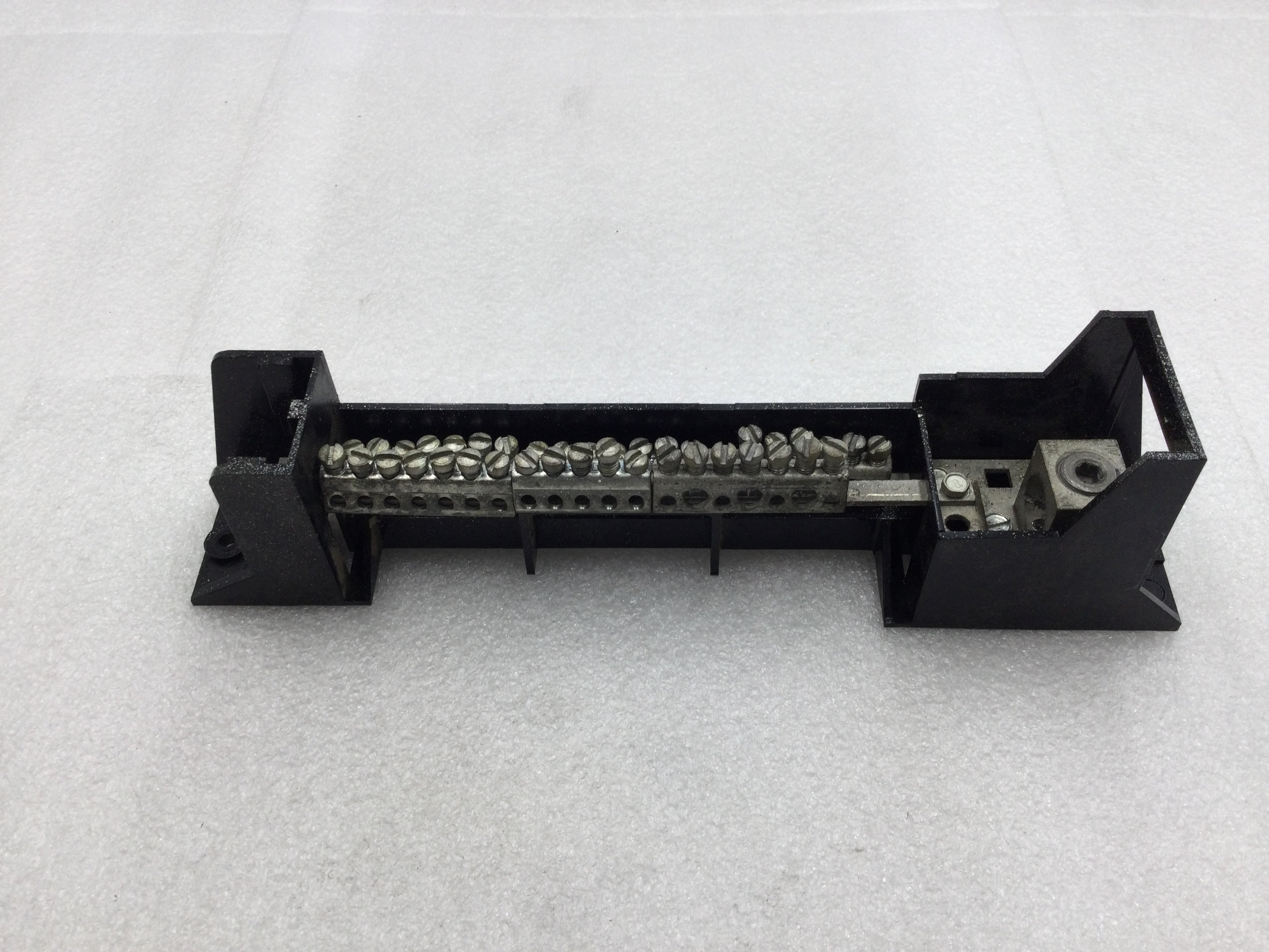 GE TX2415 40 Position Isolated Two Level Ground/Neutral Bar Kit 2" X 1