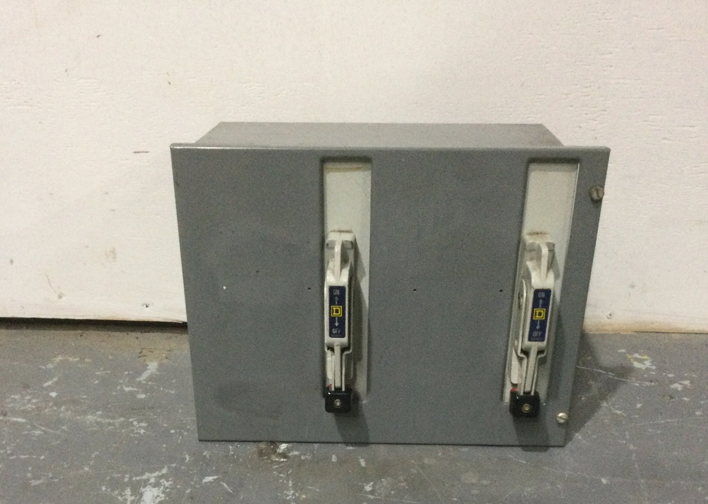 Square D Y47 Breaker Bucket Box 480 Volt 3 Phase Class 8998 Type BW412