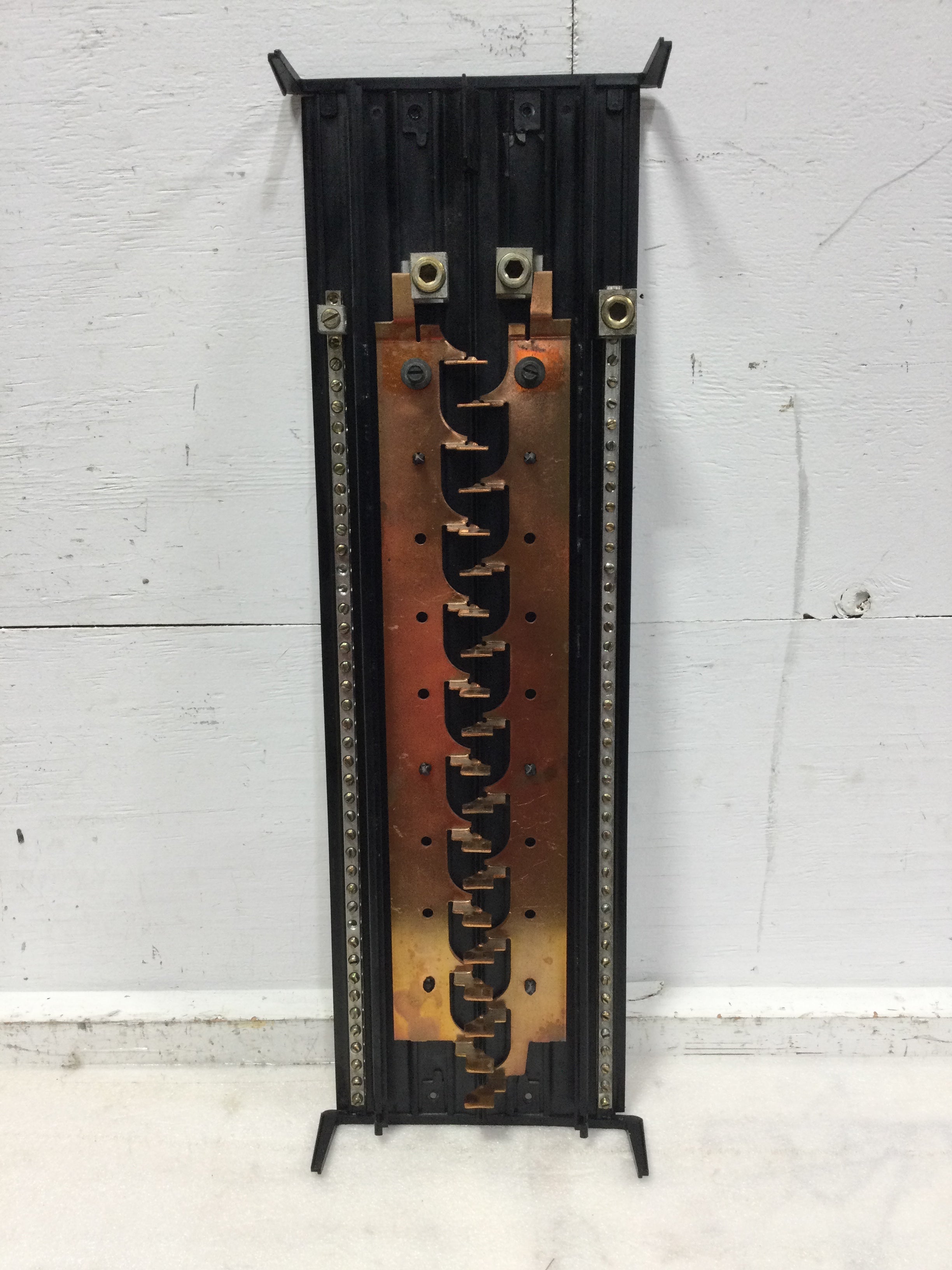 Siemens G4040MB1200CU 200 Amp 20 Space/40 Circuit 120/240 VAC Copper B