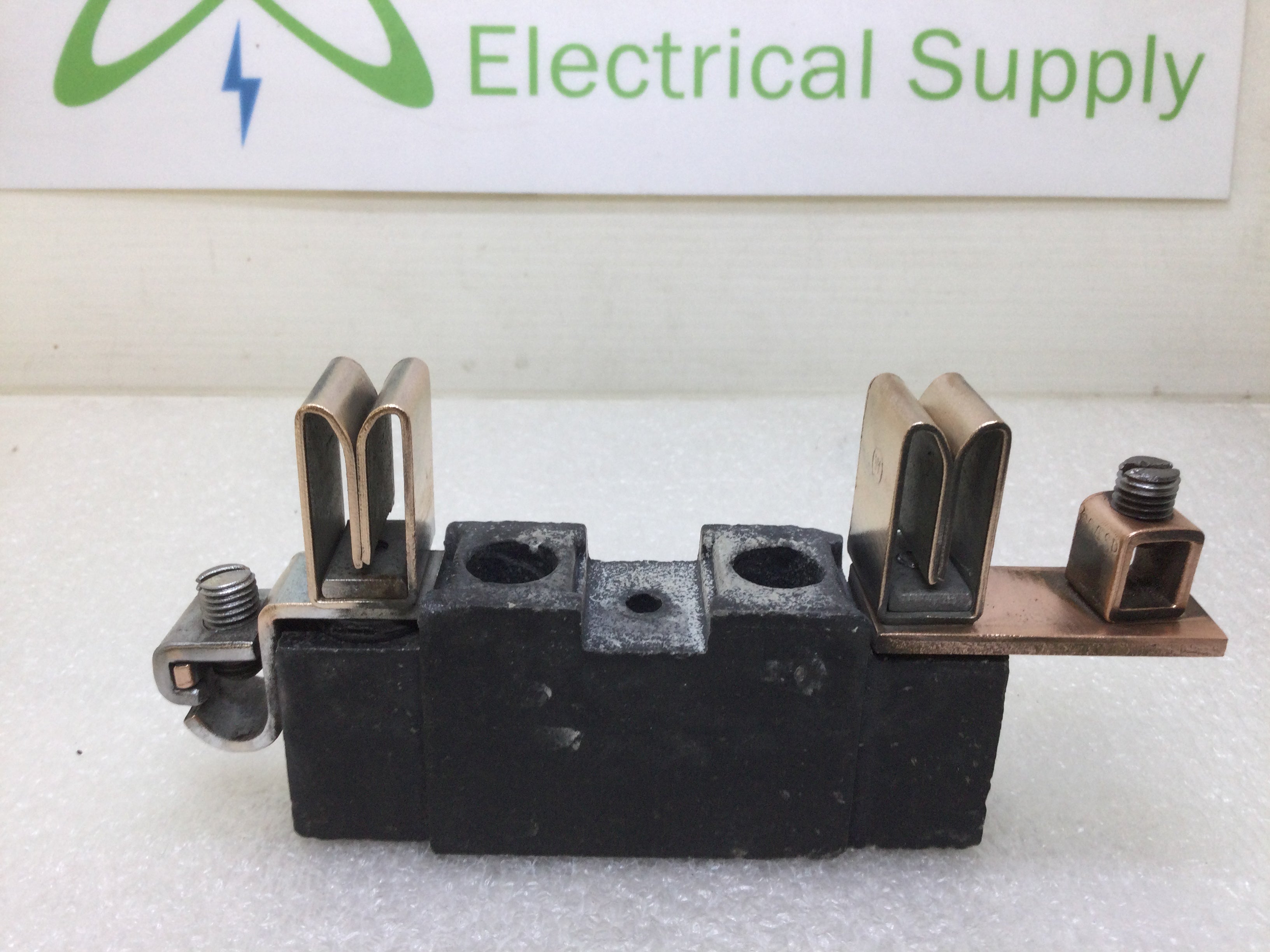 Weco 100 Amp 120/240v Meter Socket Replacement Part - Flawed