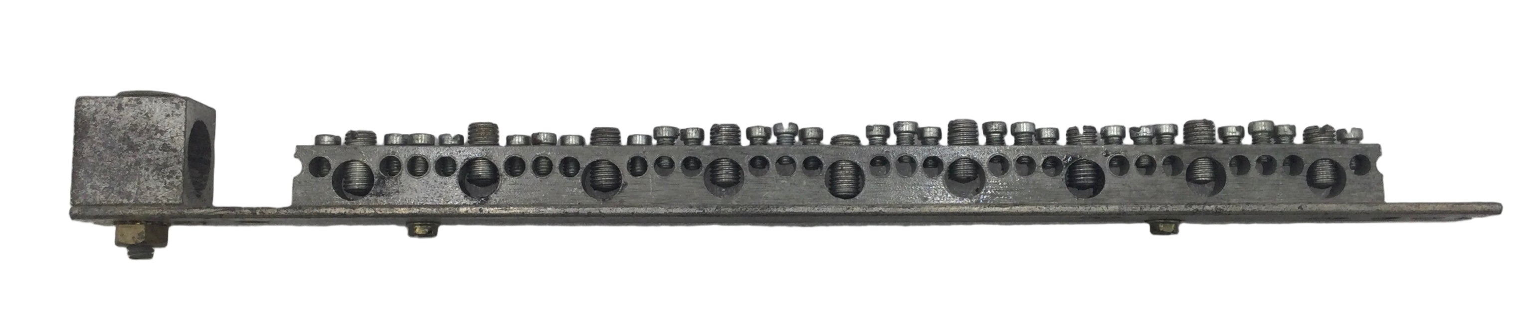 35 Position 4-14 AWG Neutral/Grounding Bar w/Mounting Bracket 13 1/4"