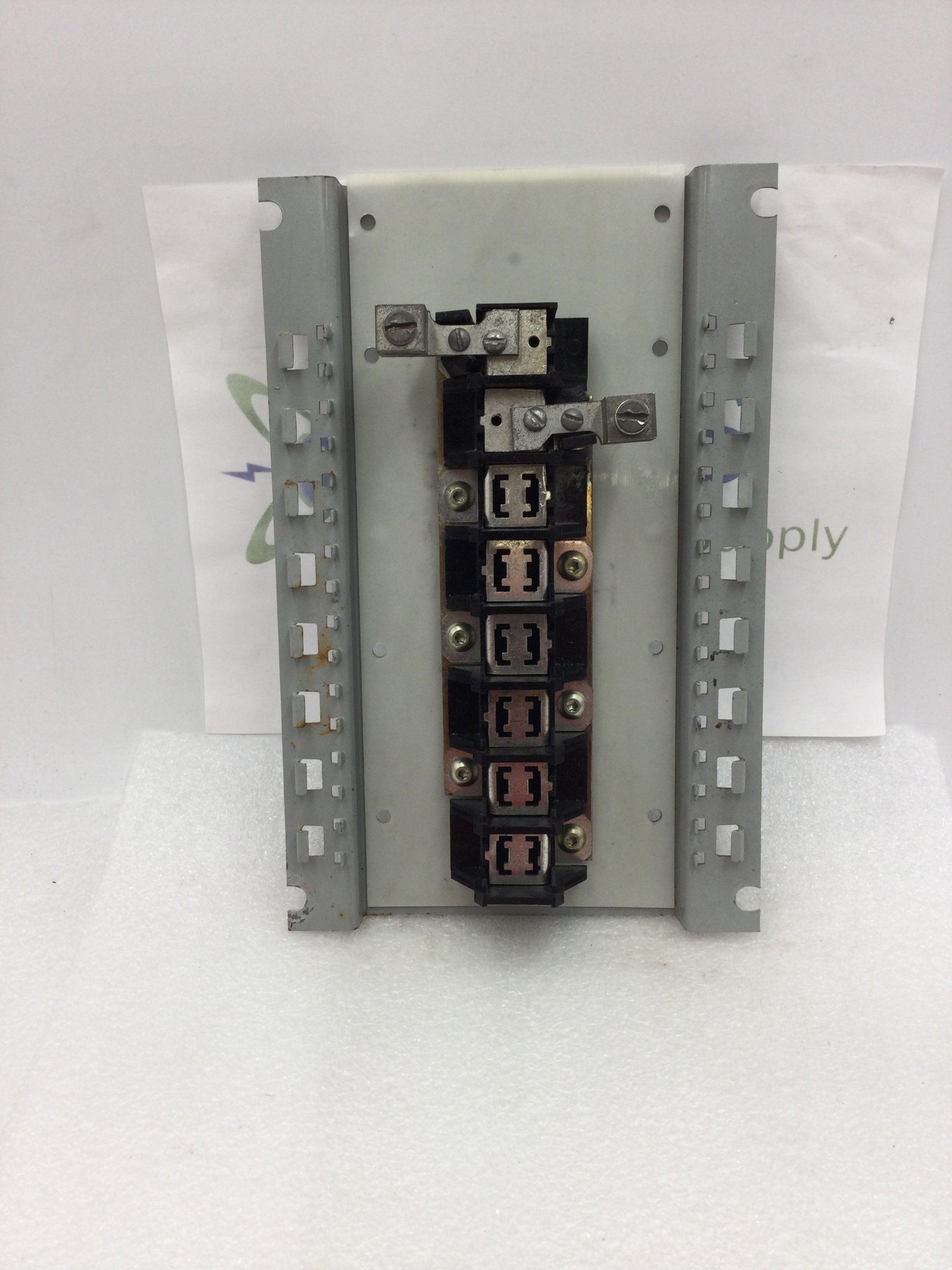 FPE X125-1224C 125 Amp 6 Space/24 Circuit 120/240V Load Center Guts On