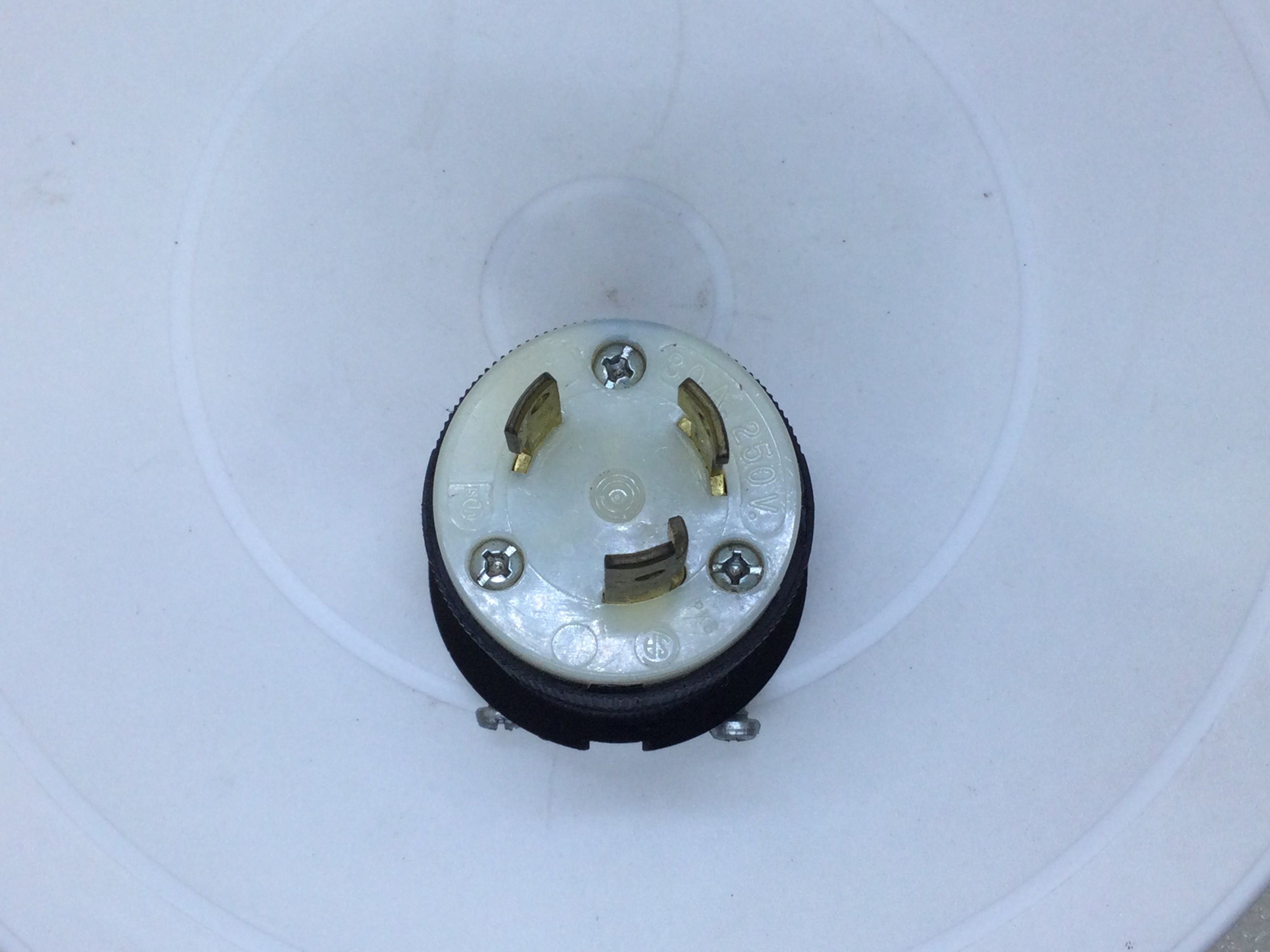 Hubbell HBL2621 30 Amp 250V 2 Pole 3 Wire Grounding L6-30P Locking Con