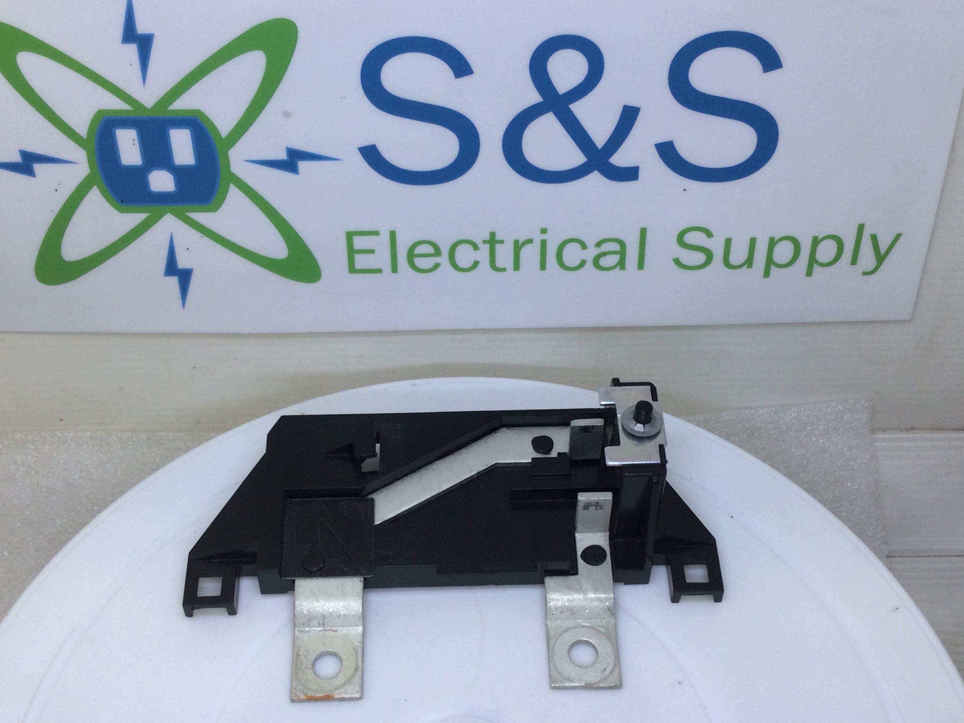 GE General Electric THQMH100 Main Breaker 100 Amp Box-Type Terminals D