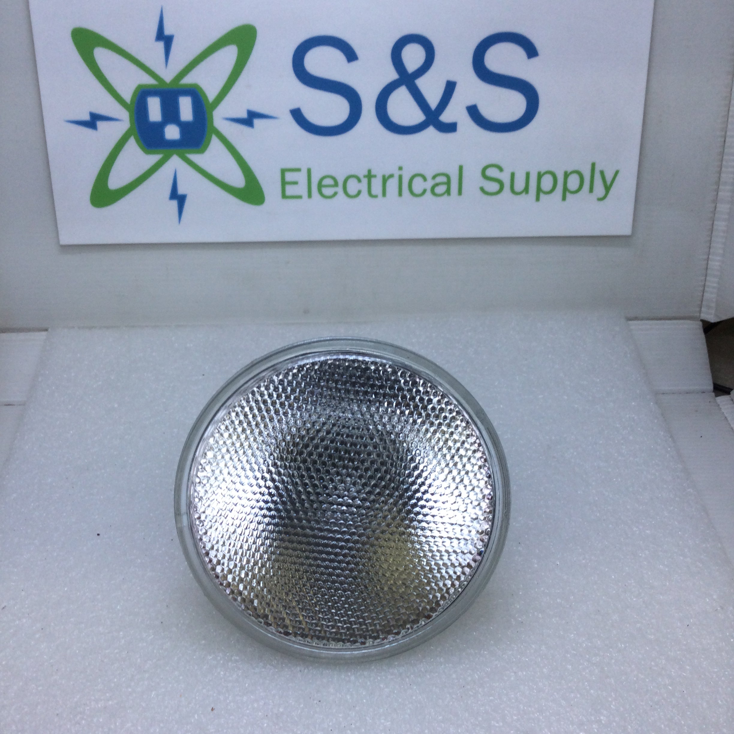 Satco S2259 80W Par38 Halogen Excel 30 Degree Narrow Flood Lamp 1500 H