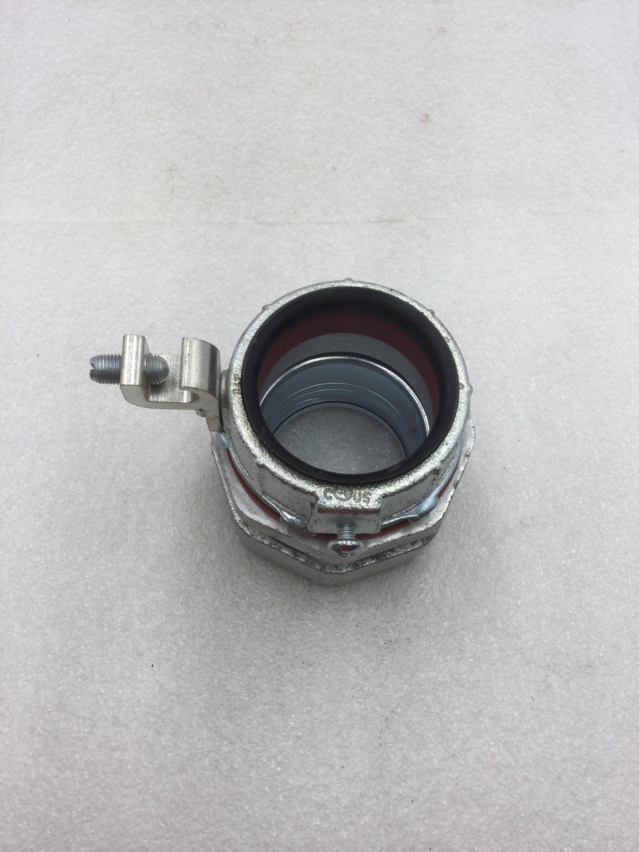 2 1/2" Liquid-Tight Conduit Connector with Grounding Bushing