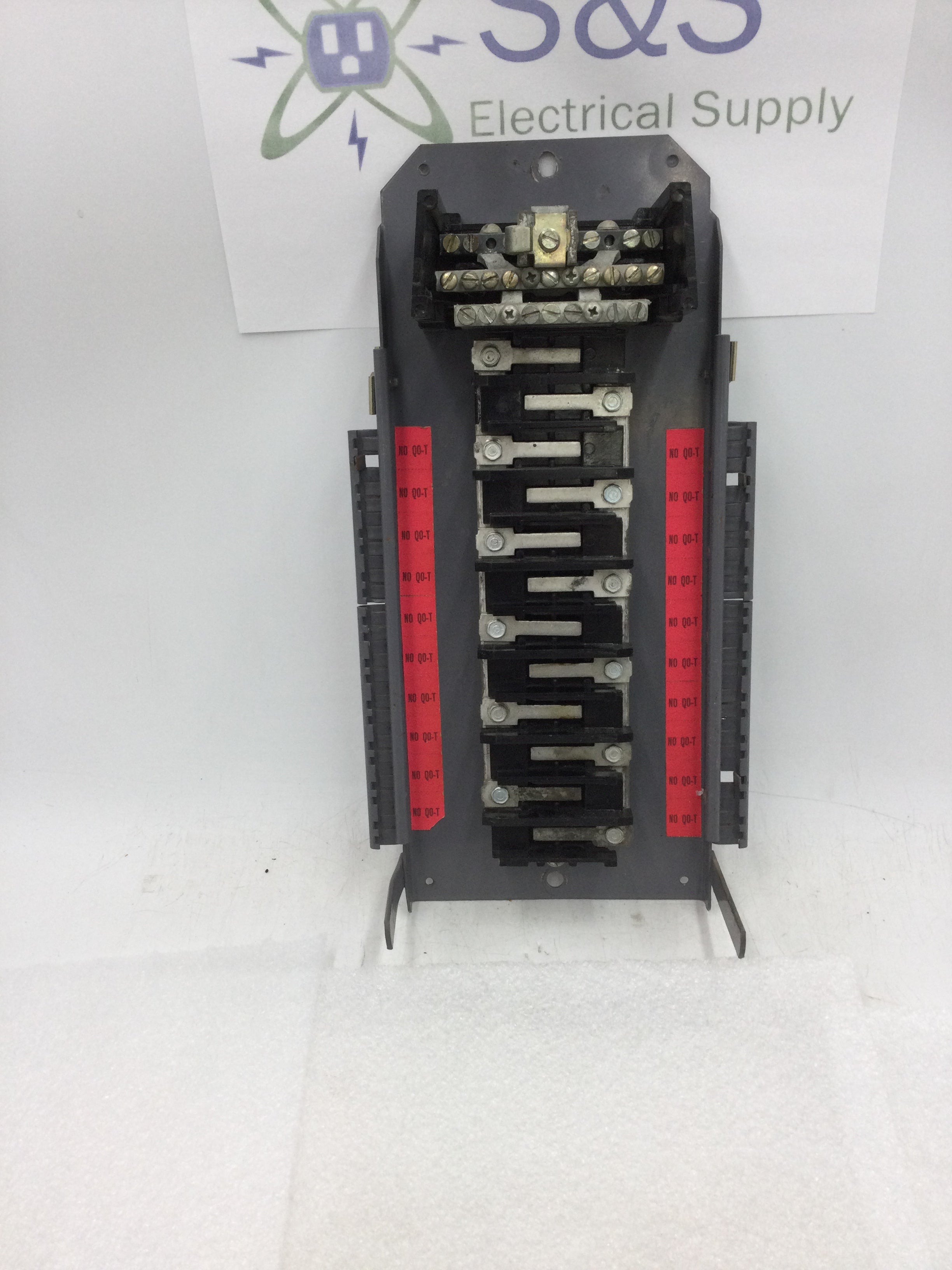 Square D QO Series 125 Amp 12 Space/24 Circuit Main Load Center Guts O