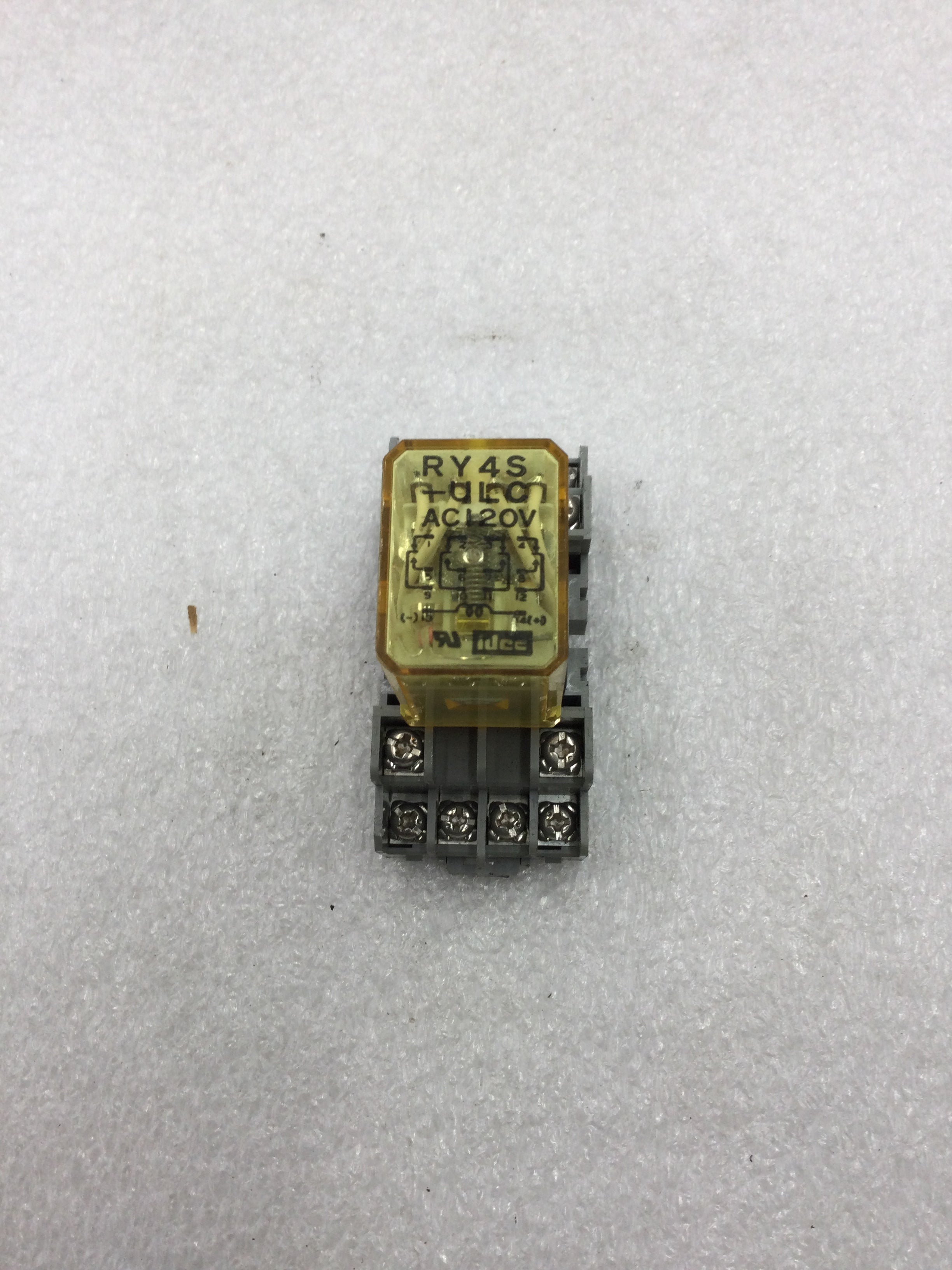 IDEC RY4S-UL 120 VAC Pilot Cube Relay with SY4S-05 Base Rated at 7 Amp