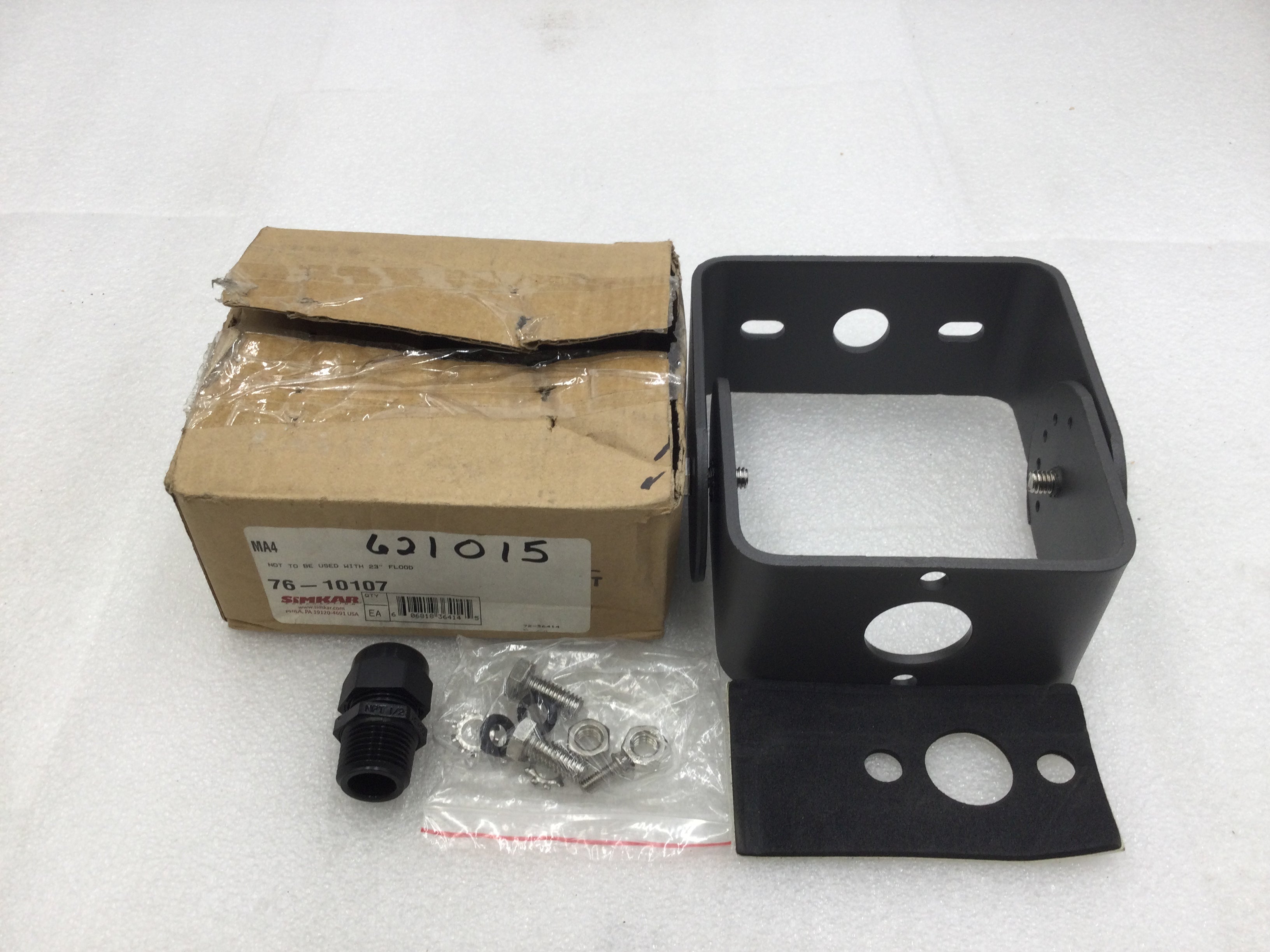 Simkar MA4 Yoke Mount Bracket for Fixture Pole Mounting (76-10107)
