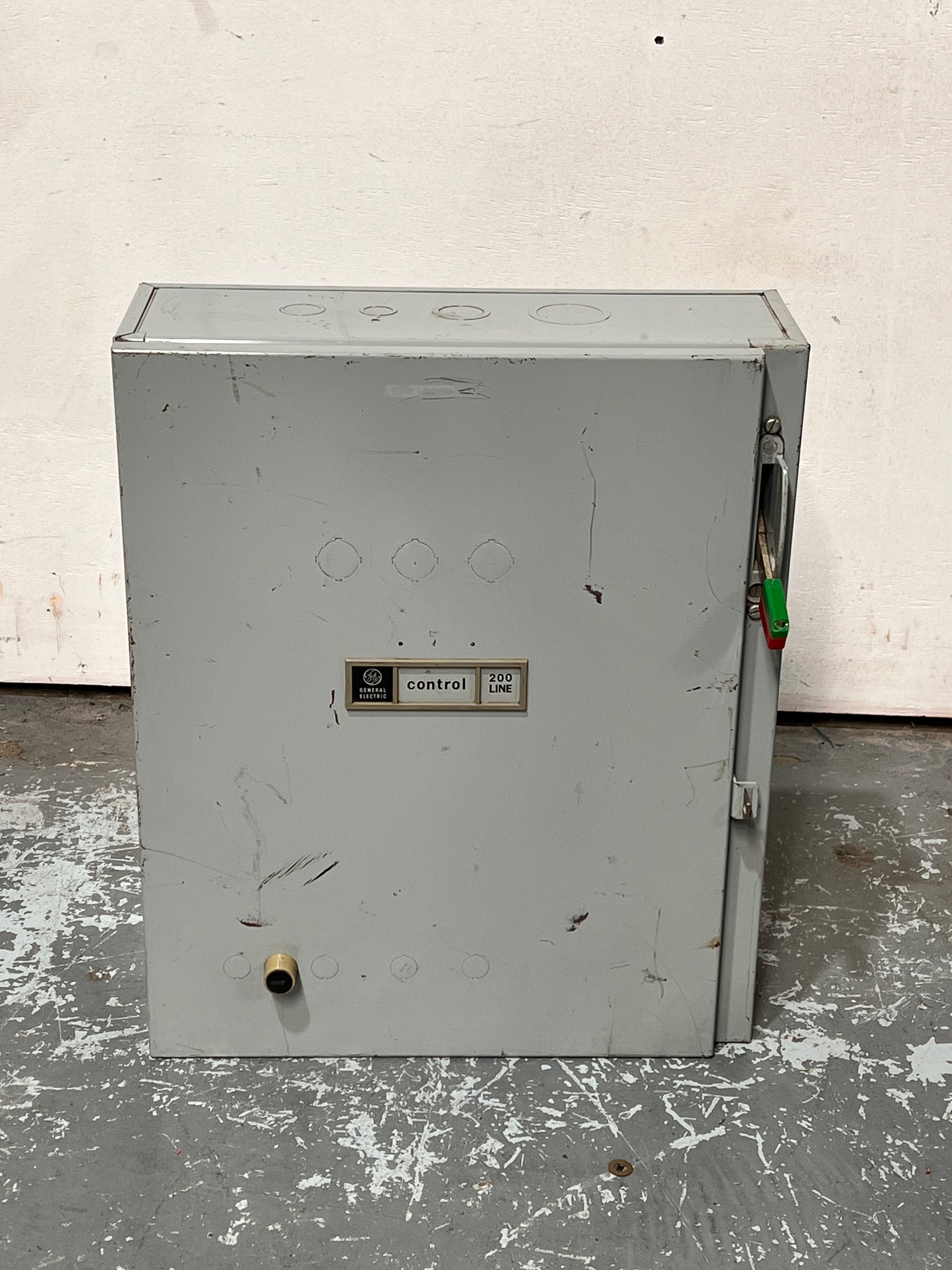 GE General Electric Control 200 Line Enclosure with THM531
