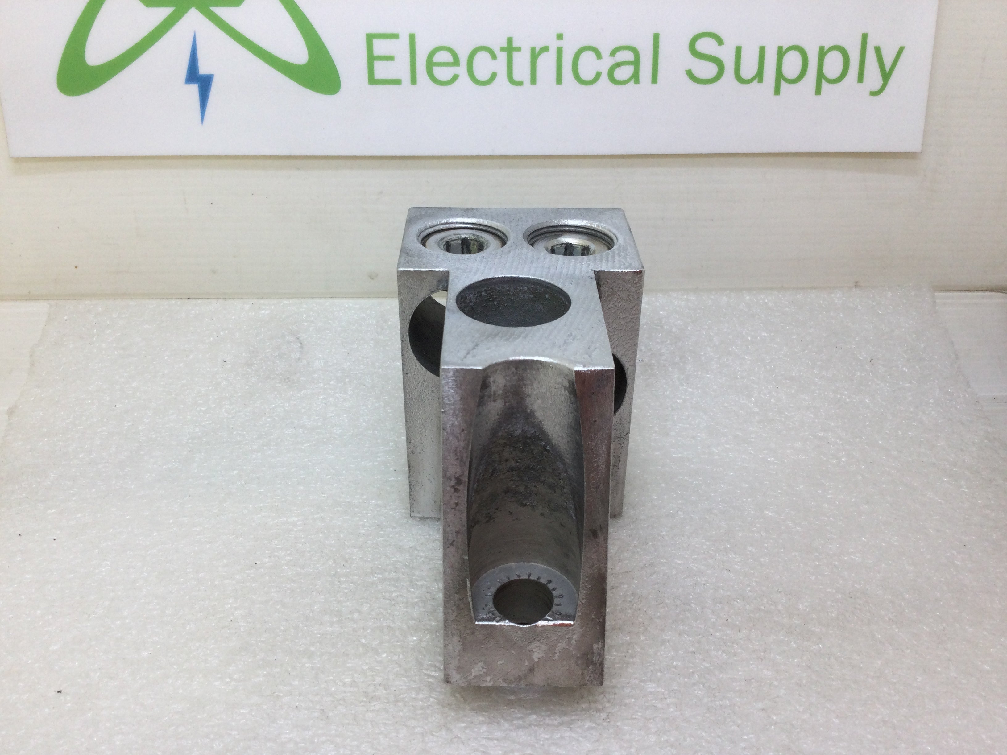 Ilsco D2436 Three 750-500 MCM AL-CU Lug
