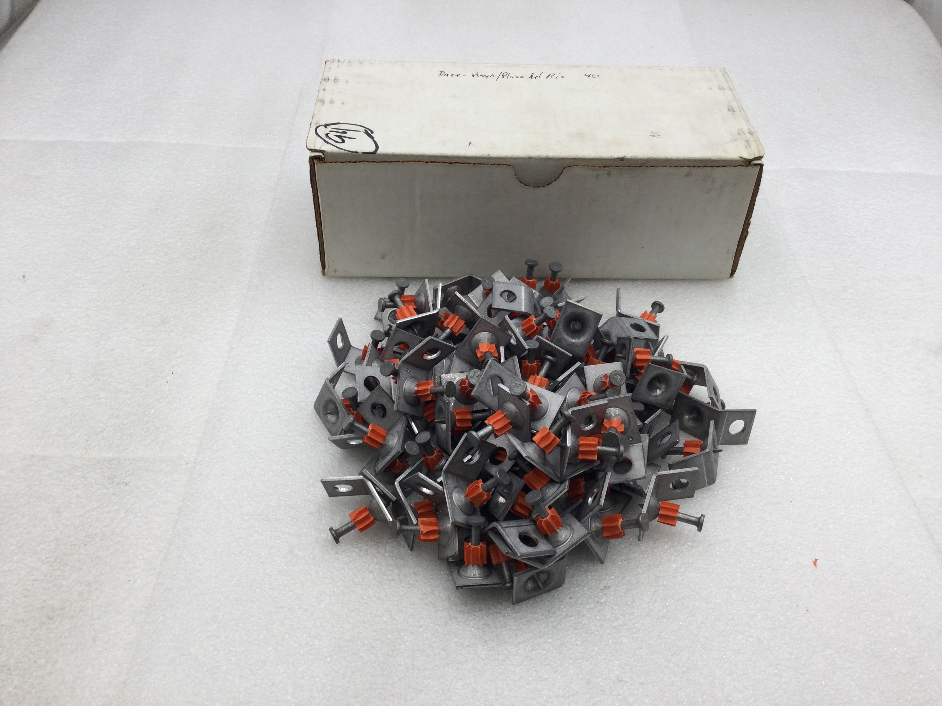 Lot of 94 Ramset 1-1/4" Ceiling Clip SDC 125C Angle Bracket for Suspen