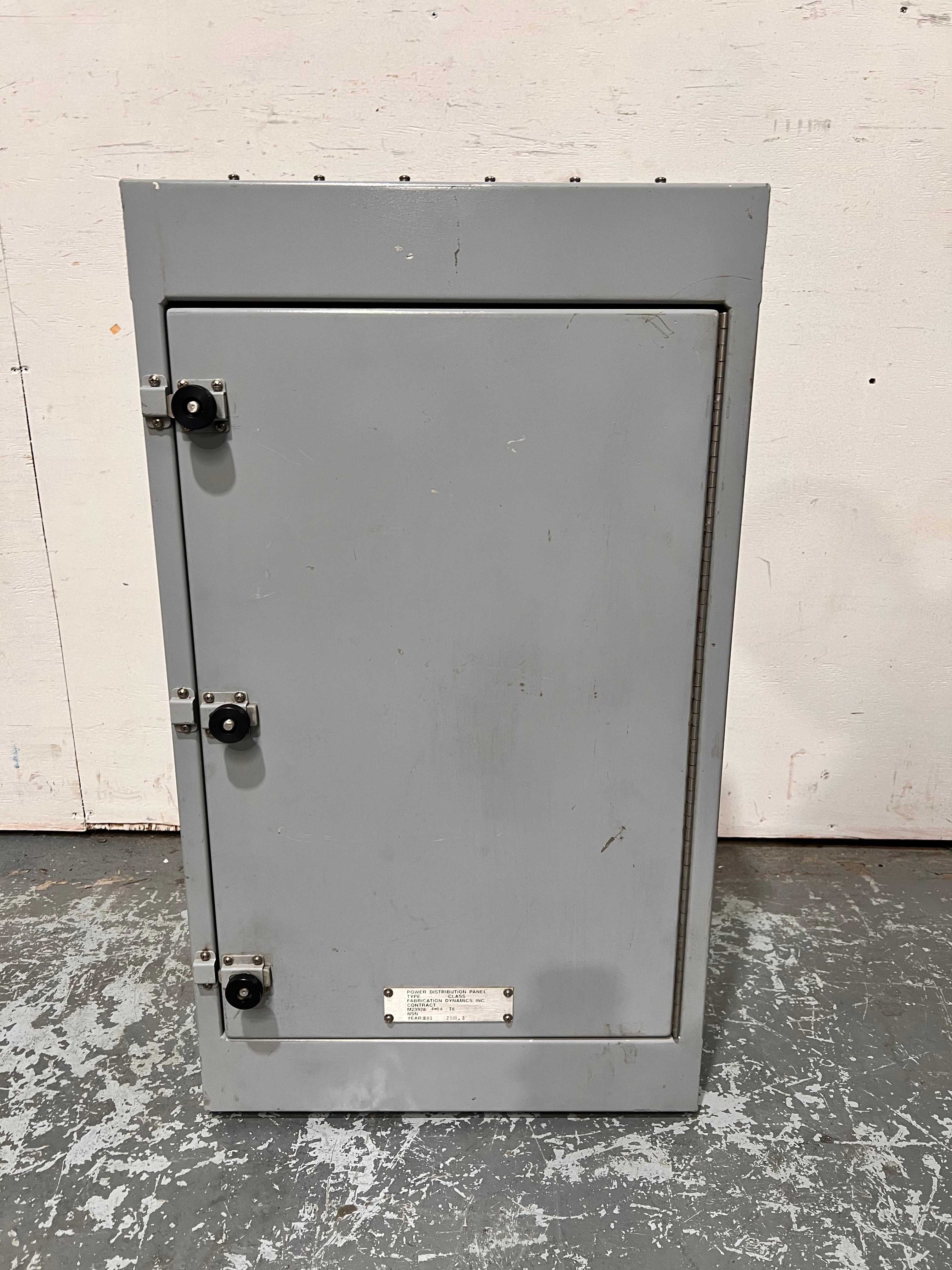 Eaton AQB-A101 8 Circuit 3 Phase Power Distribution Panel 225A 20"x7"x