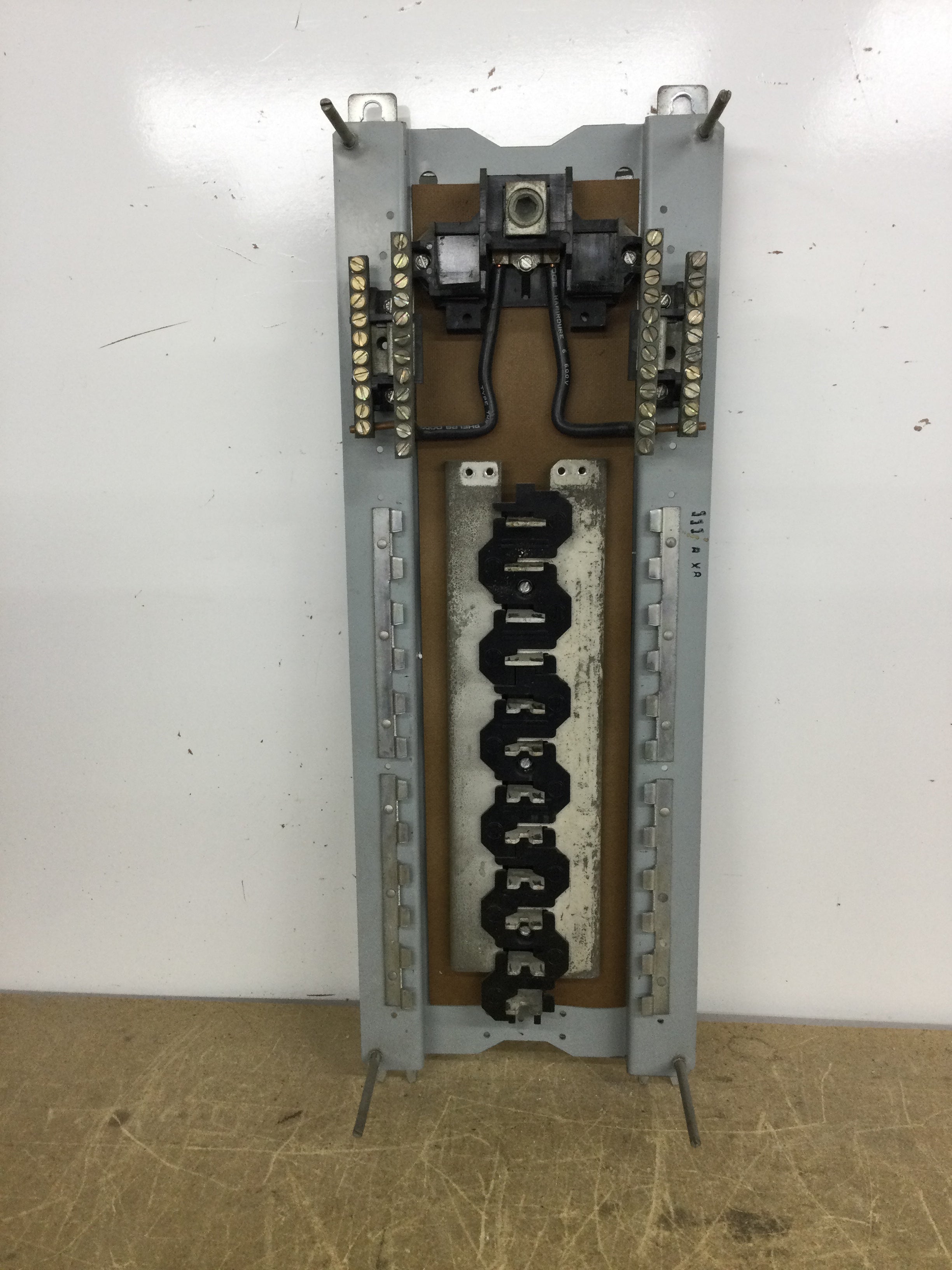 ITE 12 Space 200A 120/240VAC Main Breaker Type EQ Load Center Interior