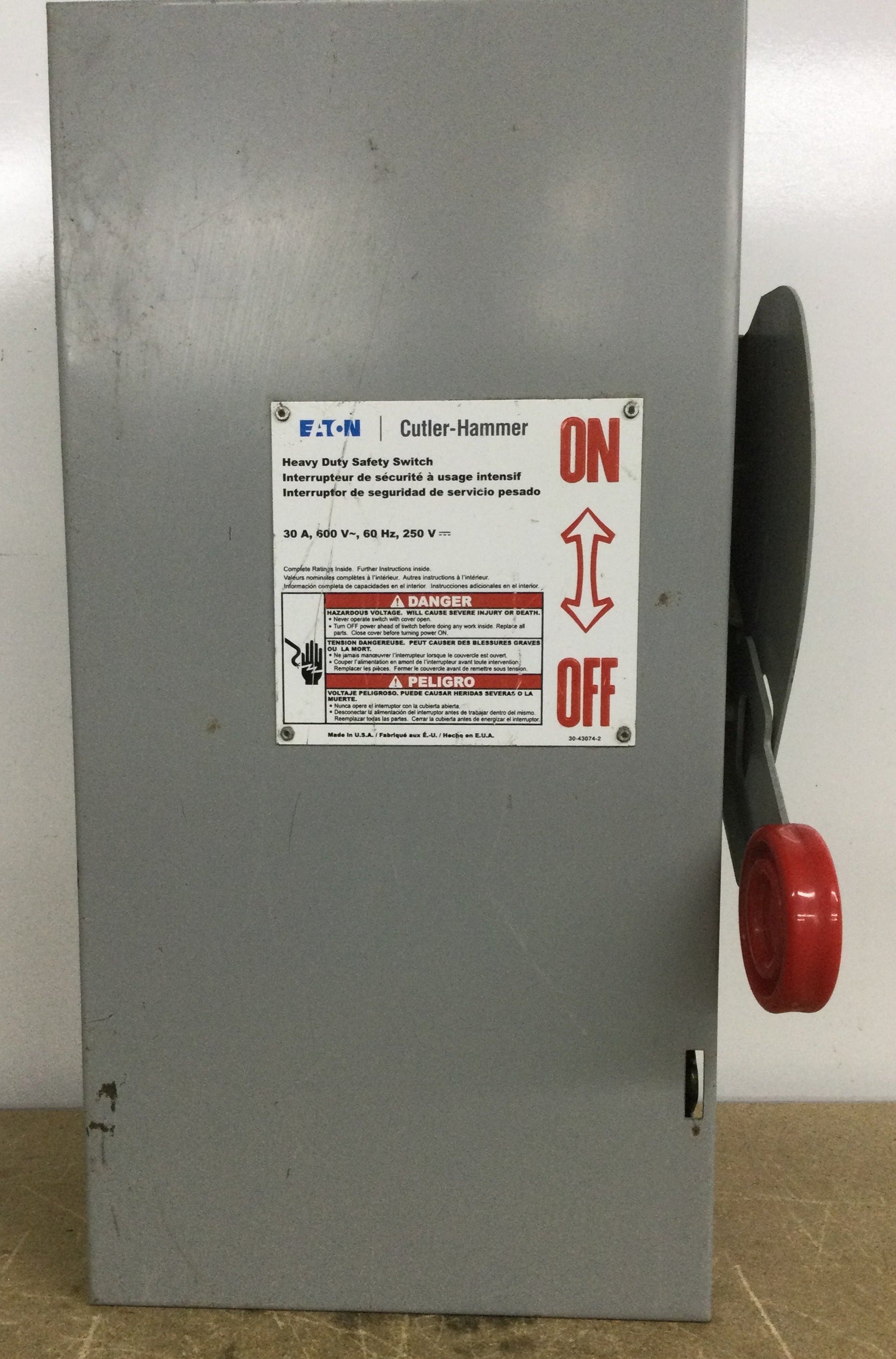 Eaton Cutler Hammer DH361FGK 30 Amp 3 Pole Nema 1 Fusible HD Safety Sw