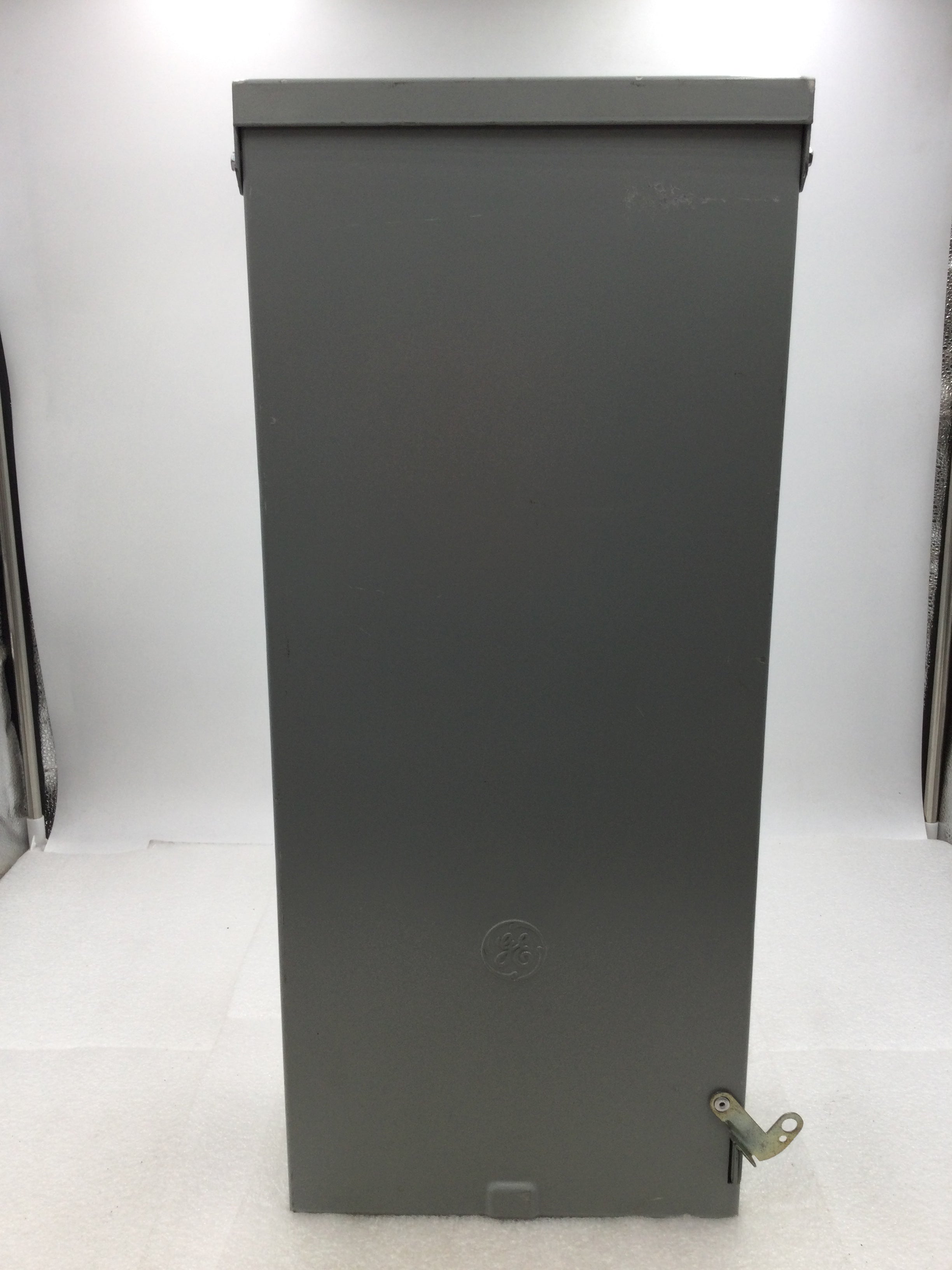 GE THQMV200NRE 200 Amp 120/240V Outdoor Circuit Breaker Enclosure 9" X