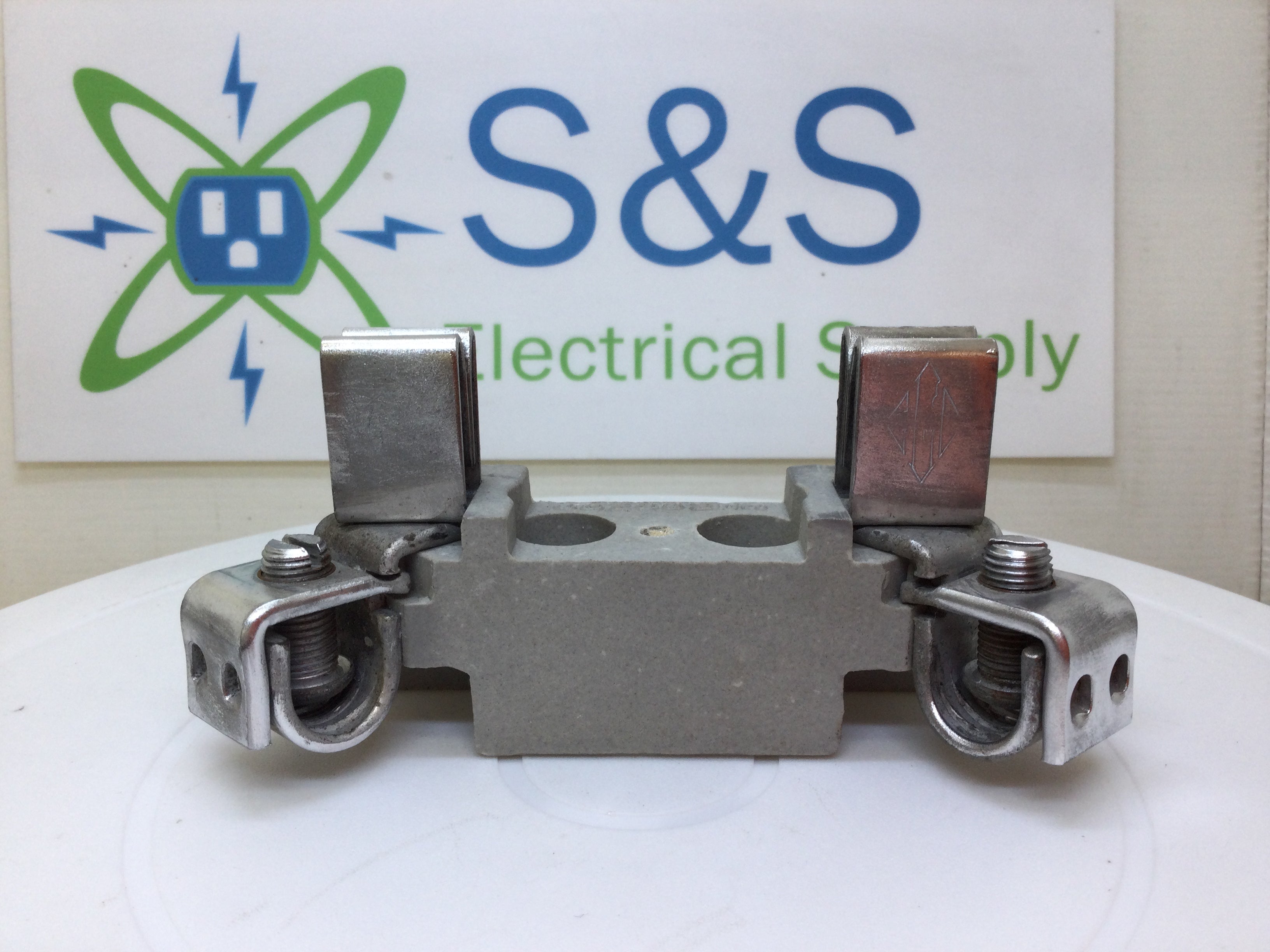 Genconco Gen Con. Corp Porcelain 100 Amp Meter Socket Replacement Part