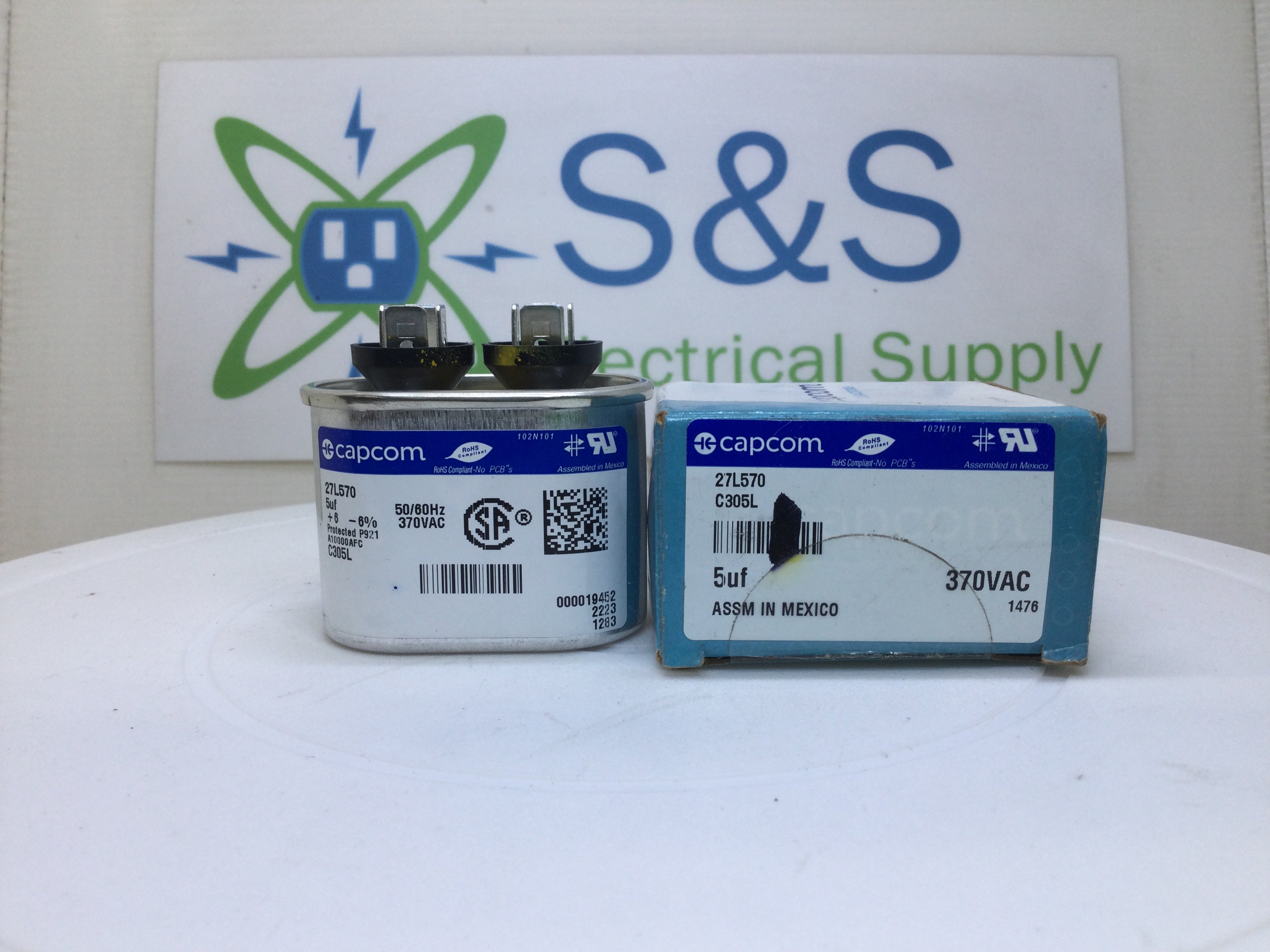 Genteq 27L570 5MFD +/-6% 50/60Hz 370VAC Capacitor