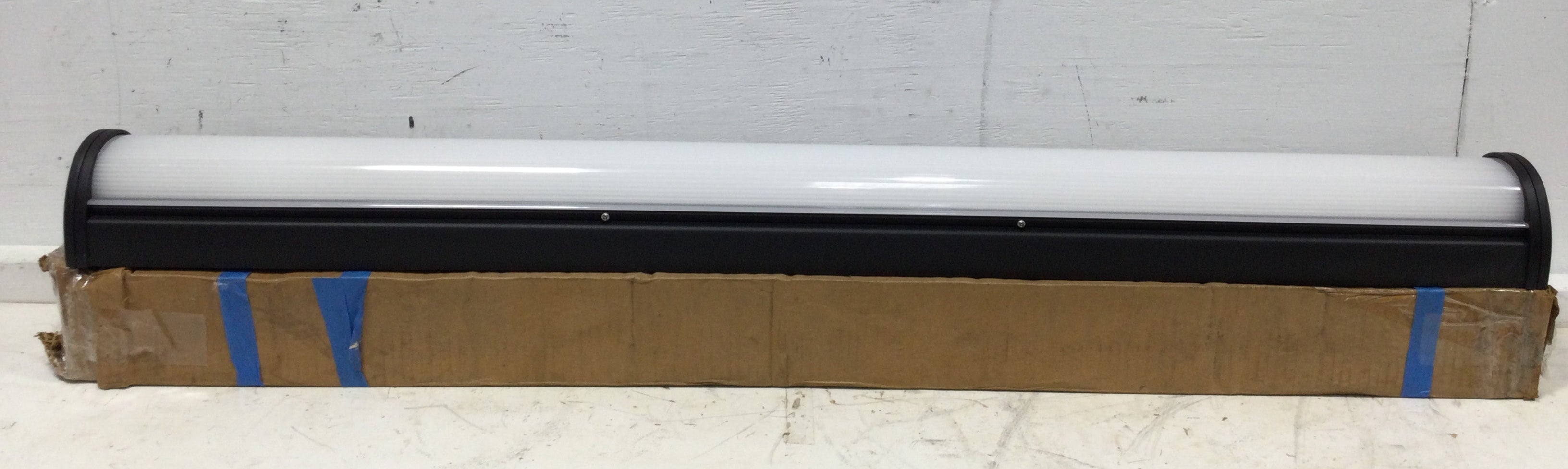 Kenall MLHA5-48-F-MB-PP-2-32-IS-1-120-PEL 4' Millenium Stretch Tamper