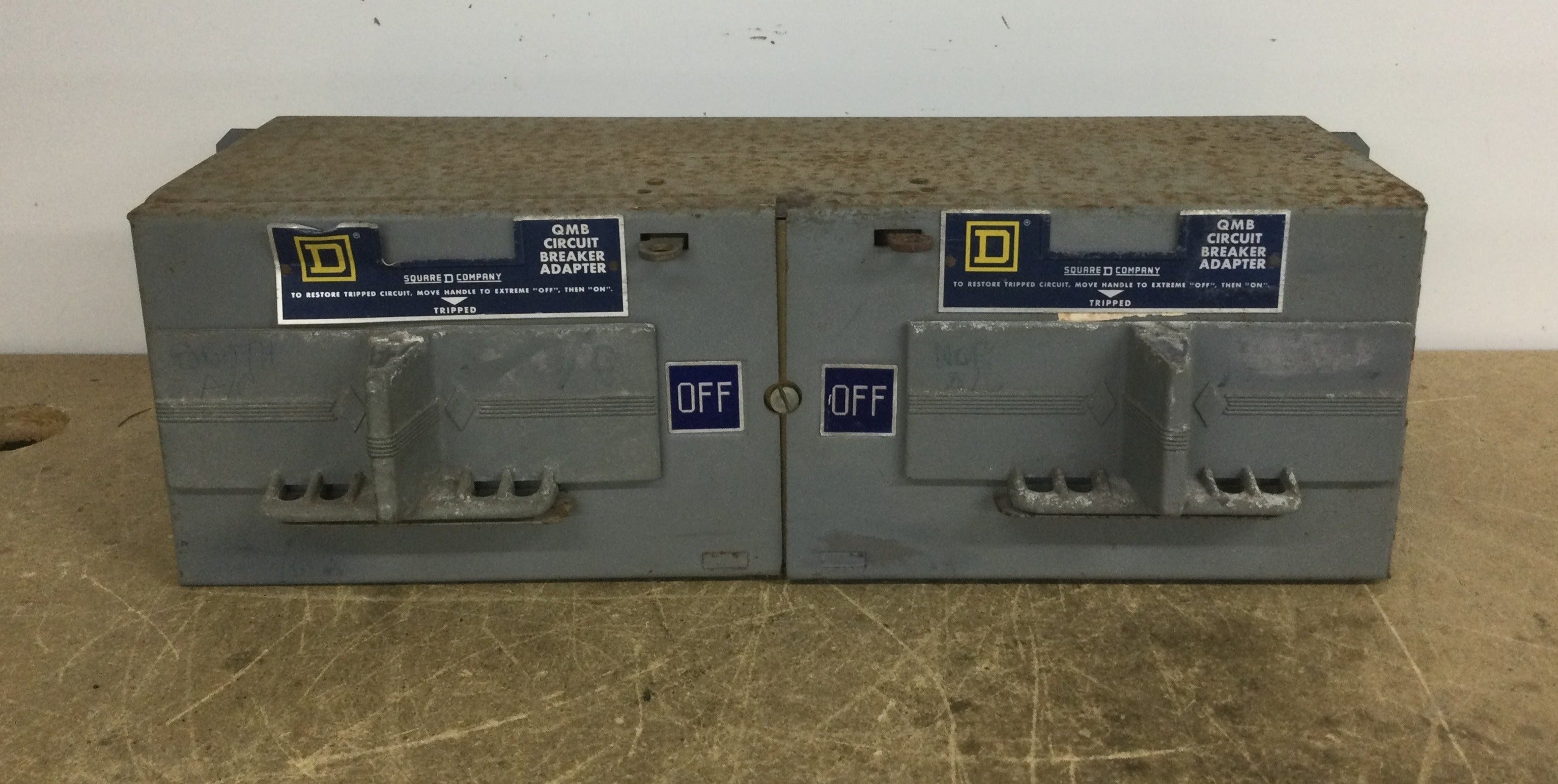 Square D QMB-FA-3T 100 Amp Twin Circuit Breaker Panel Panelboard Switc